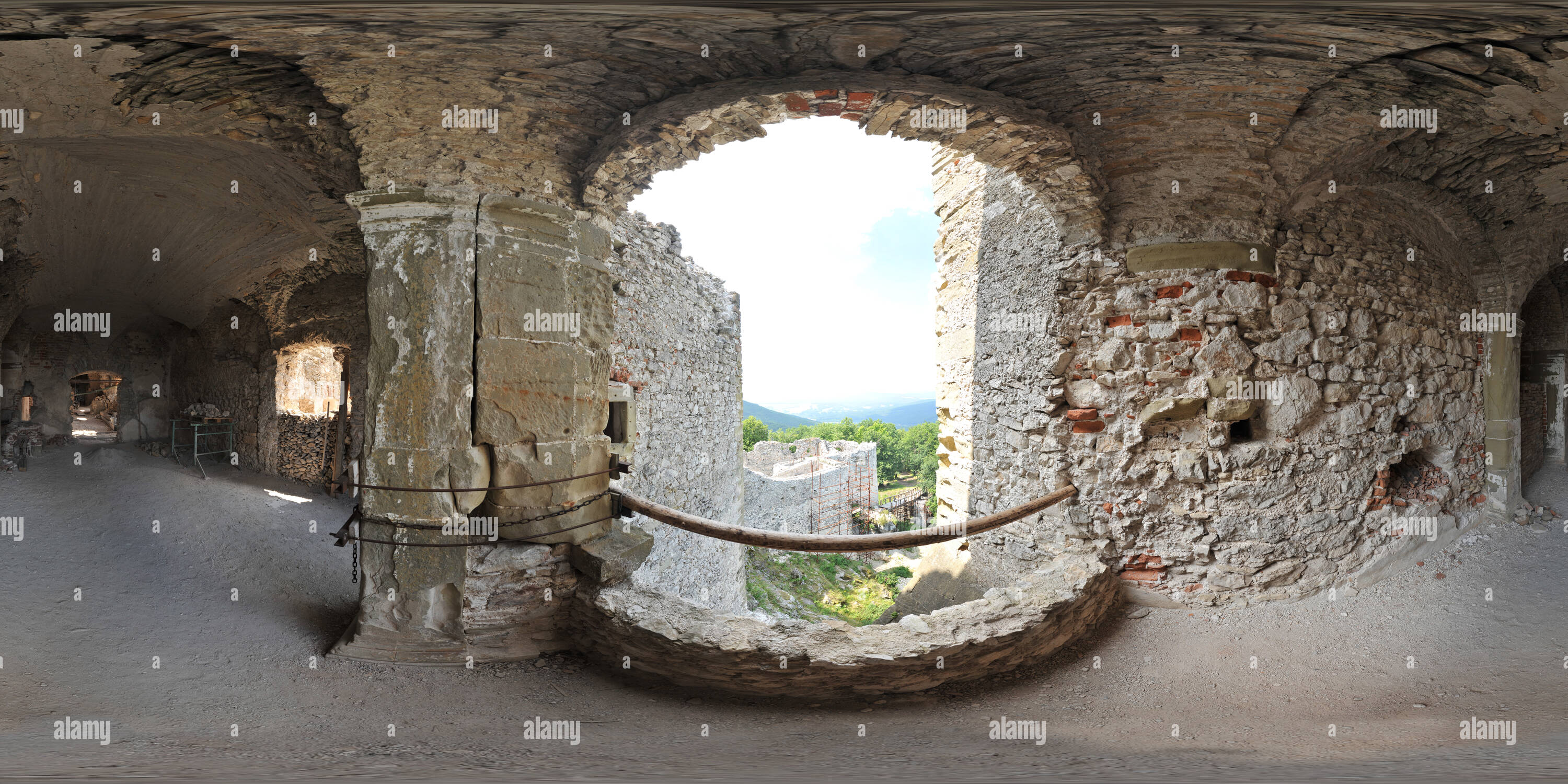 360° view of hrad - castle Uhrovec zapadná časť severného paláca - Alamy