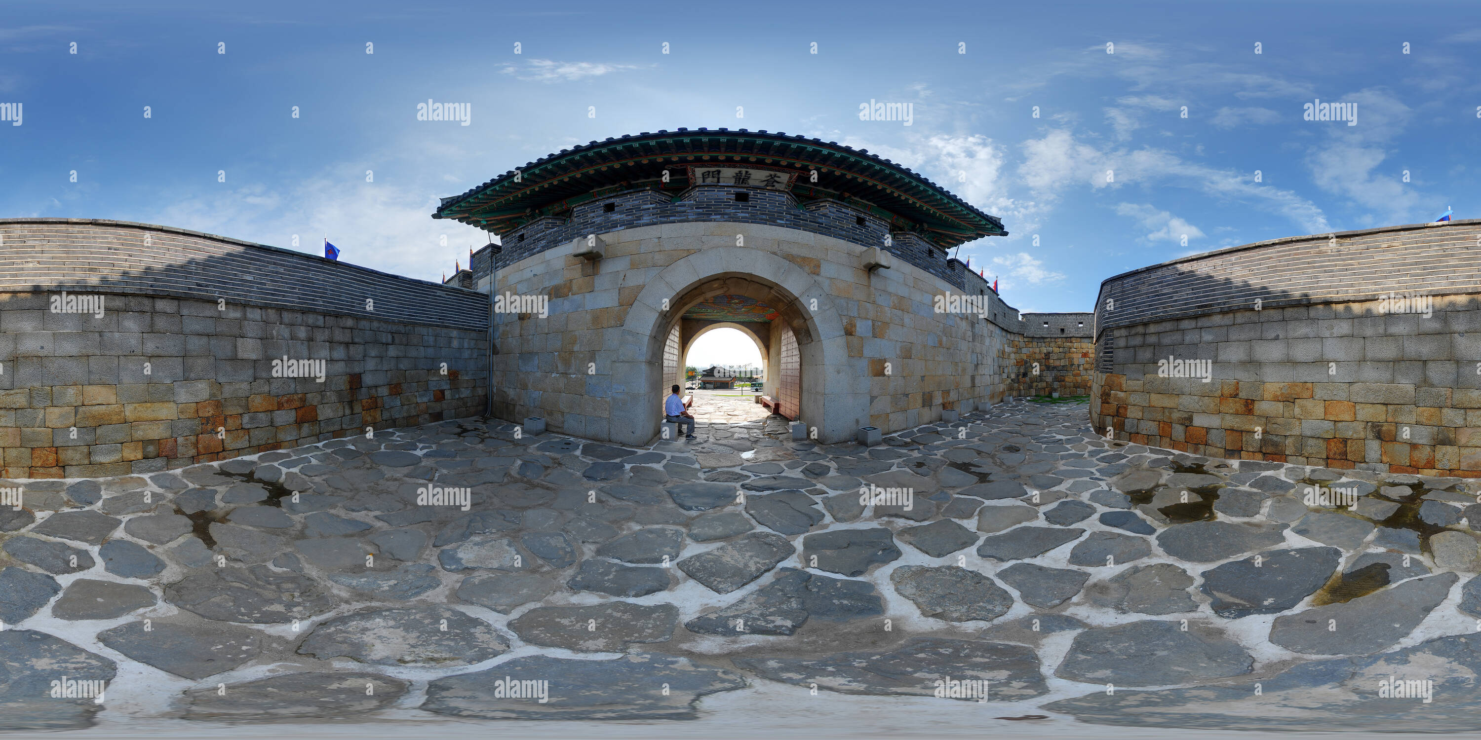 360° view of Changryong Gate, Hwaseong, Suwon - Alamy