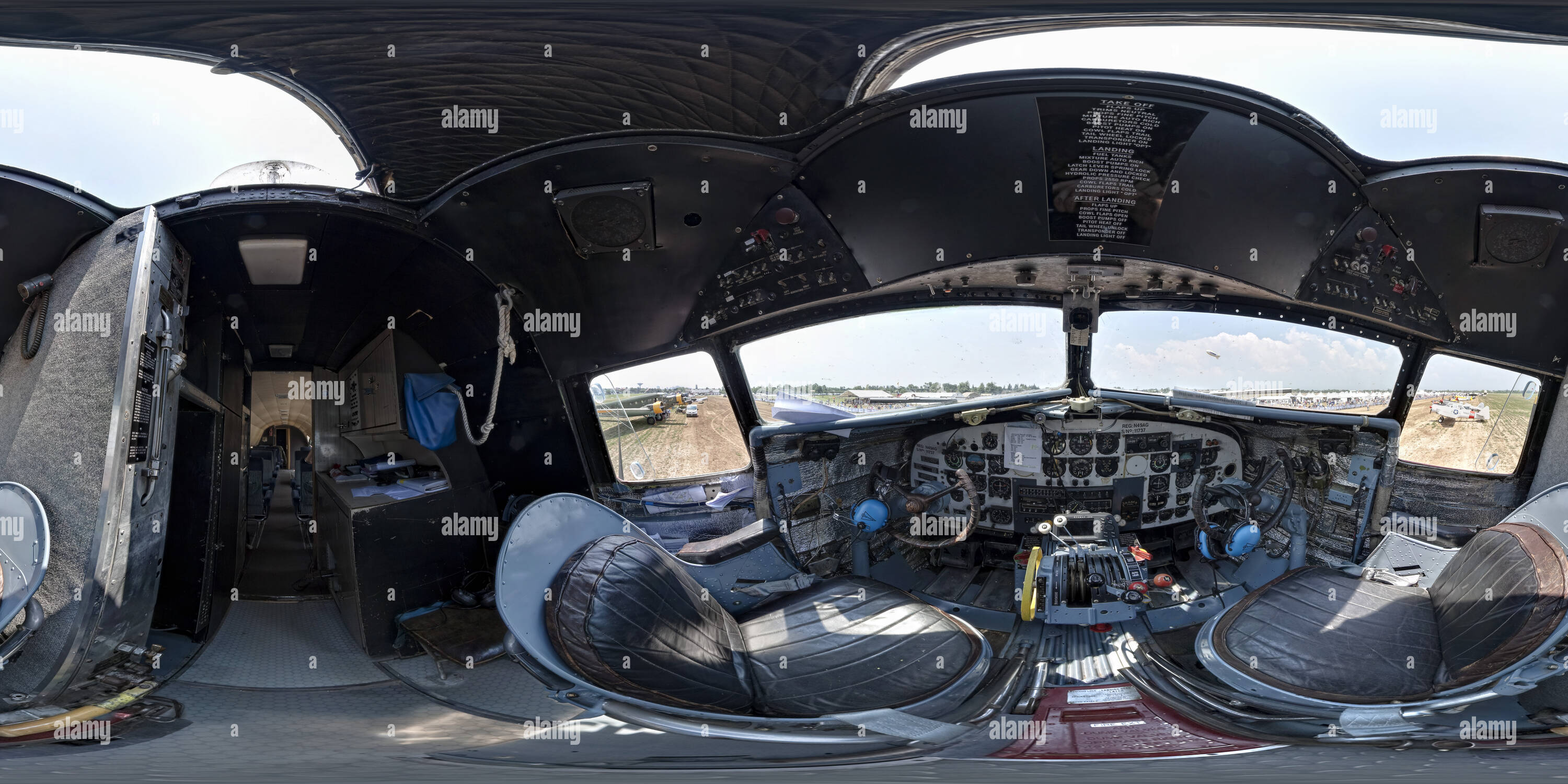 360° view of Dc3 Dakota cockpit - Alamy