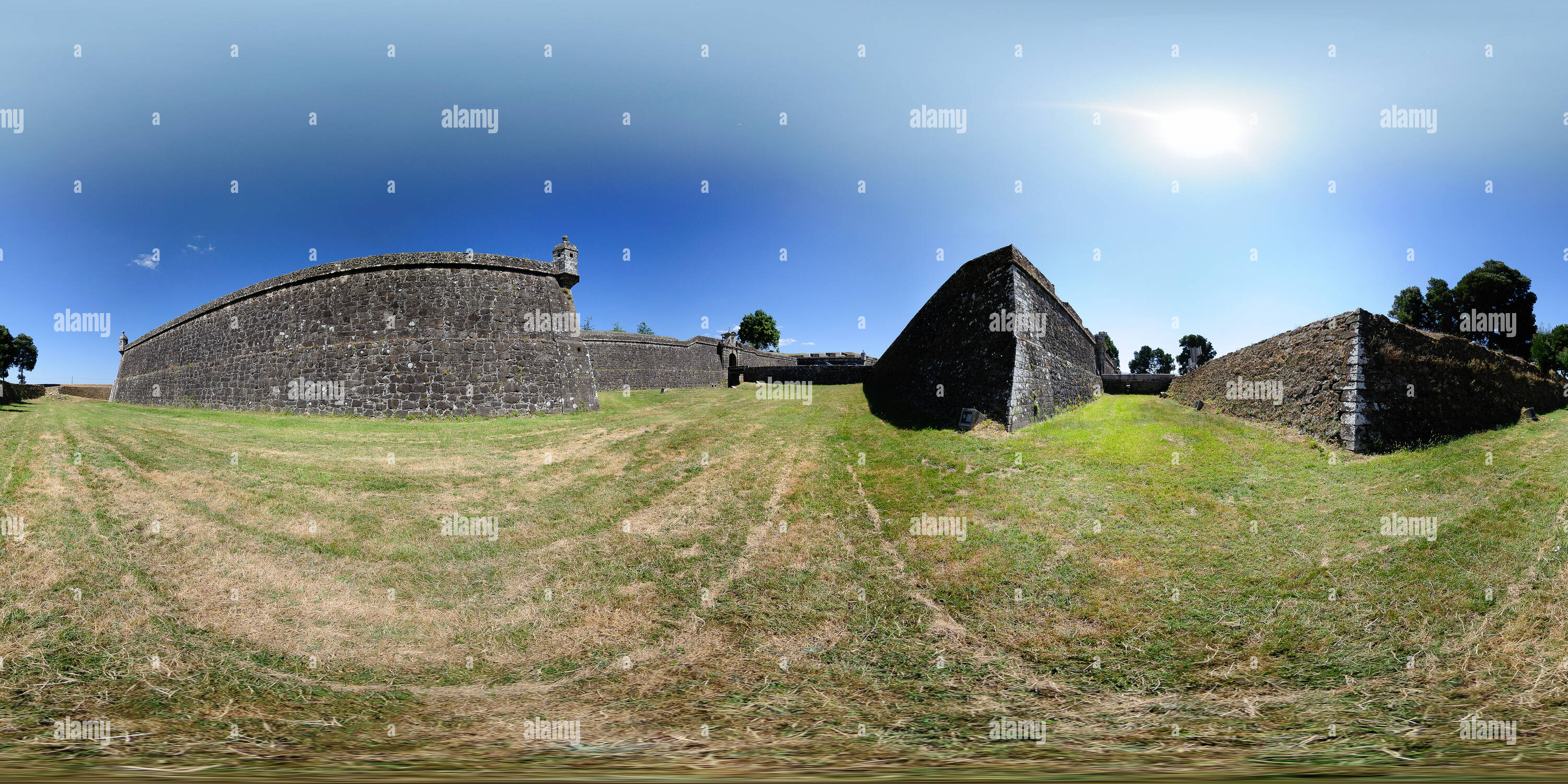 Muralla de castillo hi-res stock photography and images - Alamy