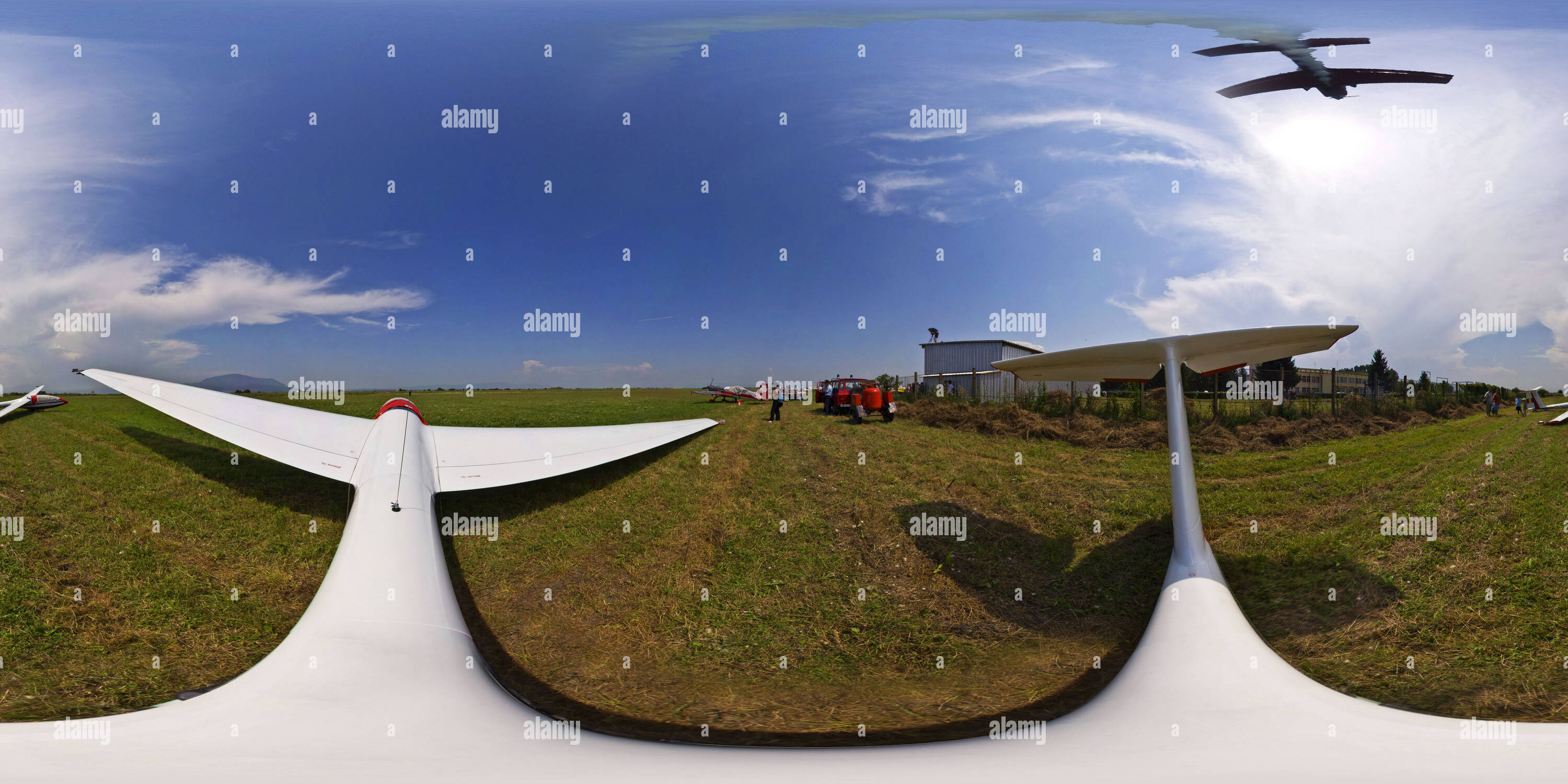 360° view of View from the tail of a glider - Alamy