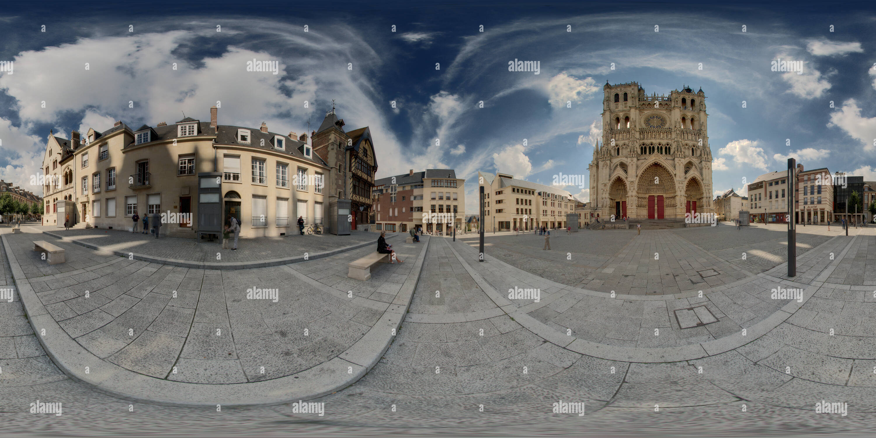 360° view of place de la Cathedrale Notre-Dame d'Amiens - Alamy