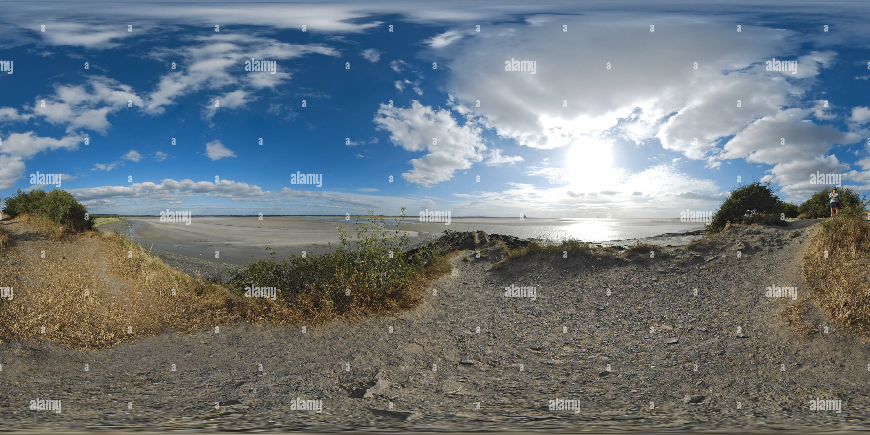 360° view of La Pointe Du Grouin Du Sud et sa vue sur le Mont-Saint ...