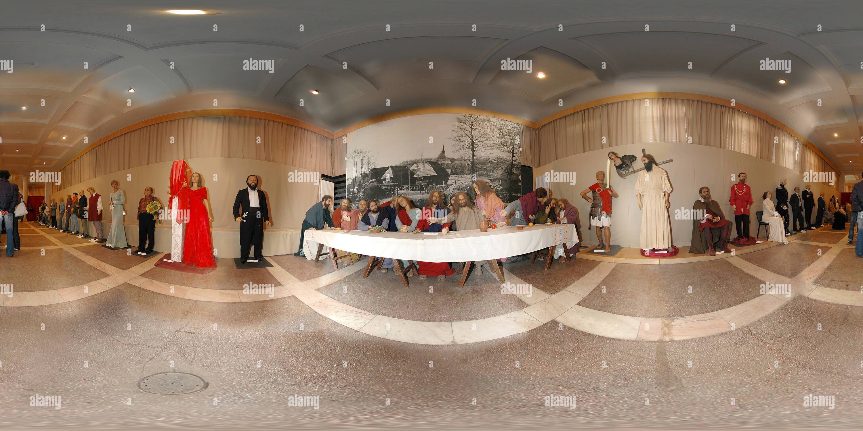 360° view of Guests at Last Supper, wax figures - Alamy