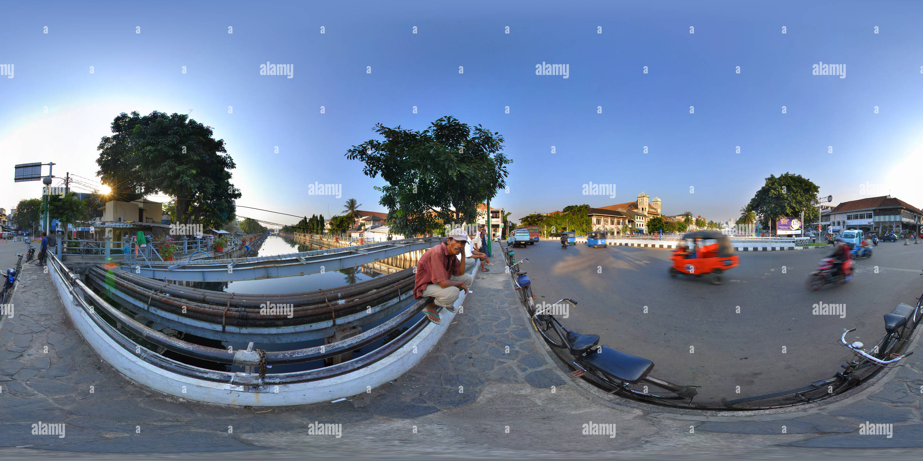 360° view of Bridge Over a Canal, Kota Jakarta - Alamy