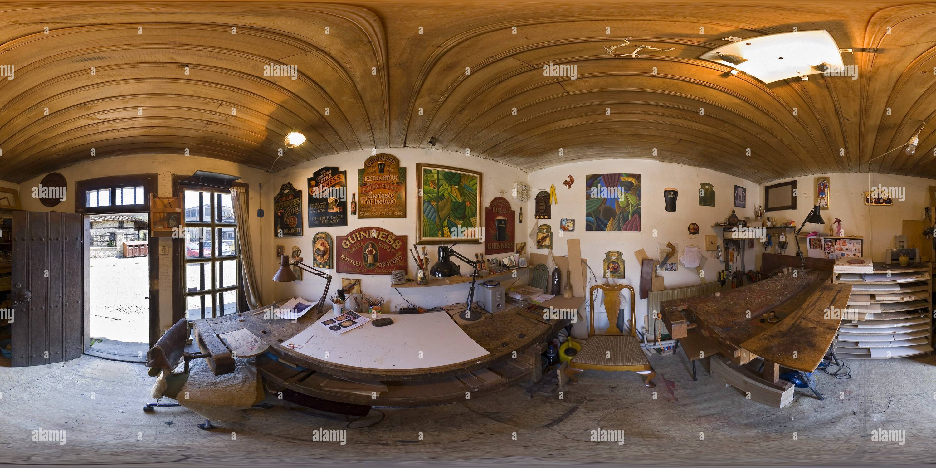 360° view of Pub Sign Workshop - Alamy
