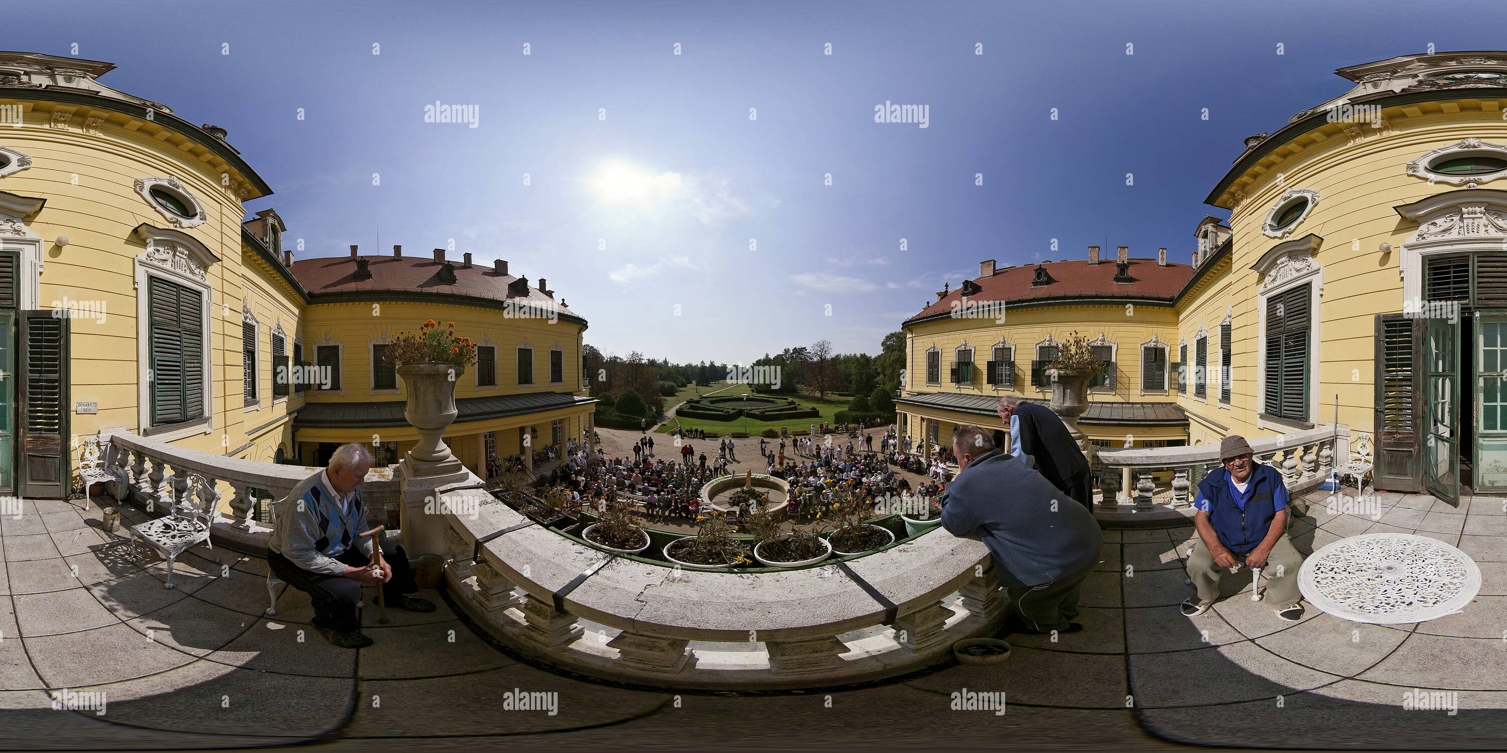 360° view of Nagymagocs Karolyi hunting castle - balkon - Alamy