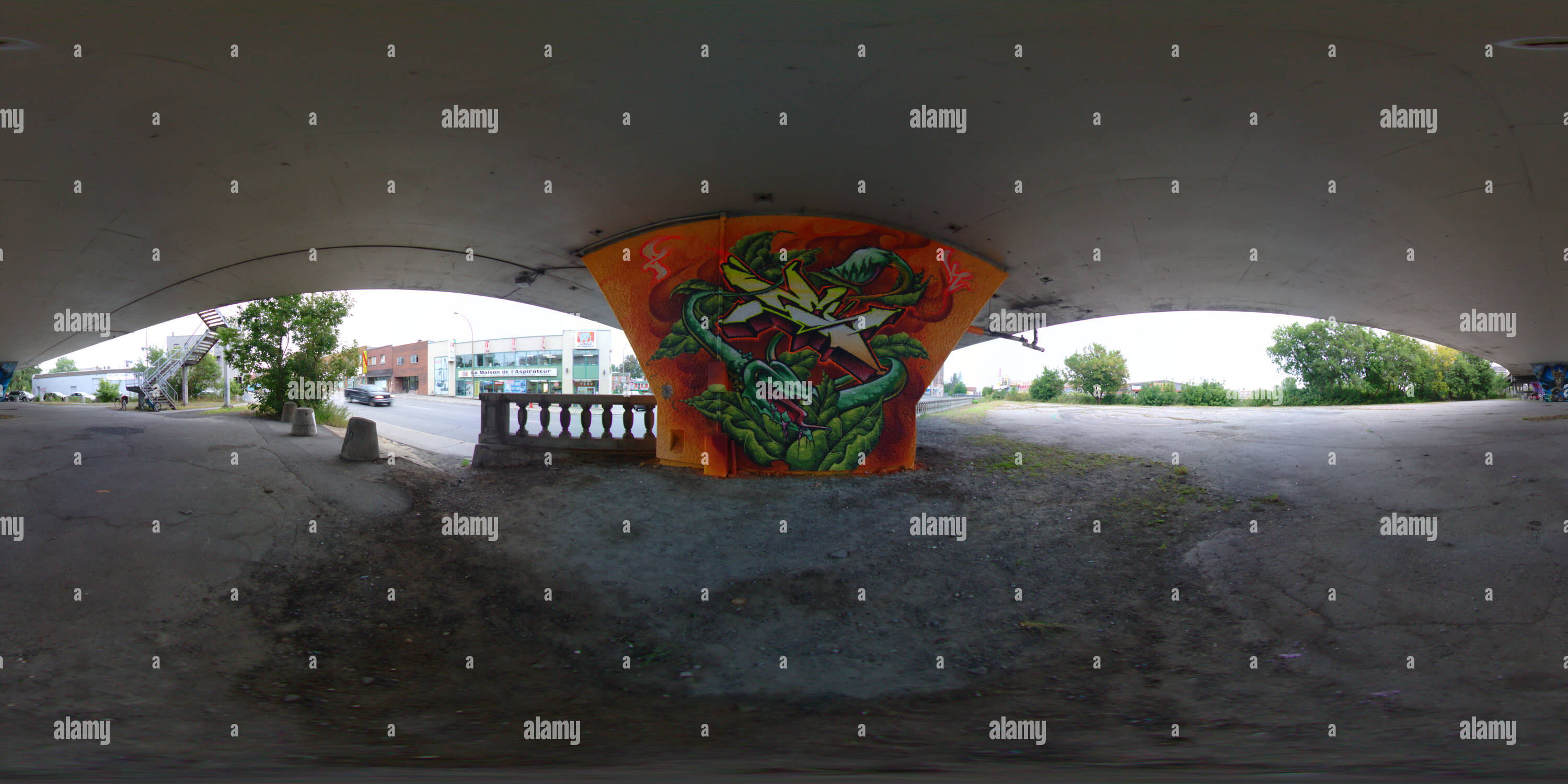 360° view of Van Horne overpass - Zek graffiti artist - Alamy