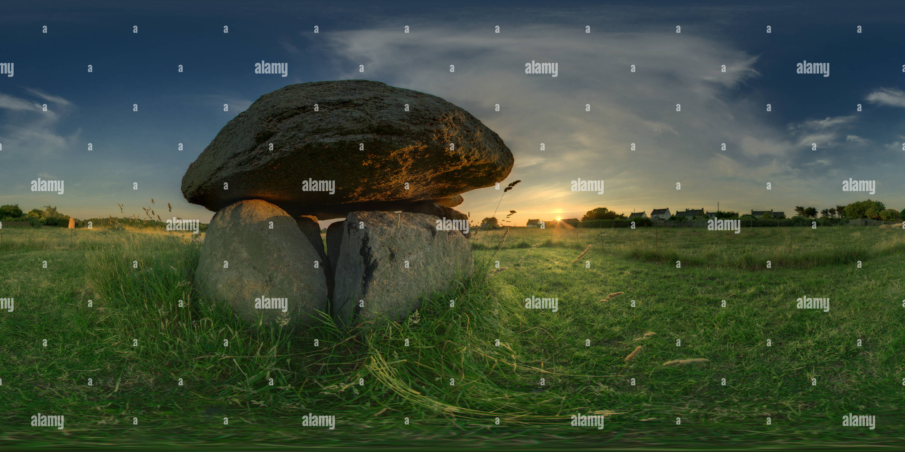 360° view of Dolmen et Menhir de Kerivoret - Alamy