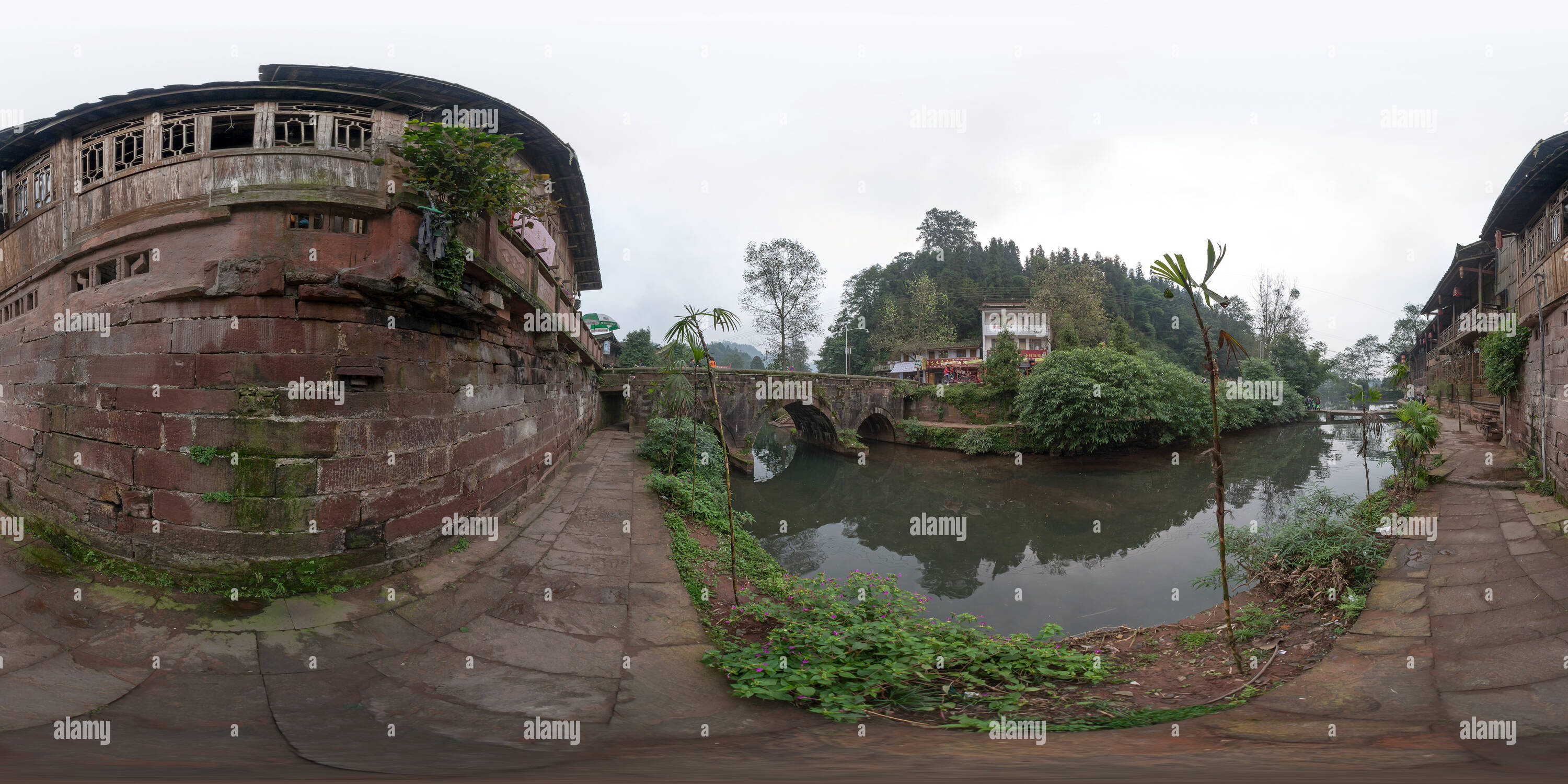 360° view of Sichuan - the town where (bridges, streams) -5 - Alamy
