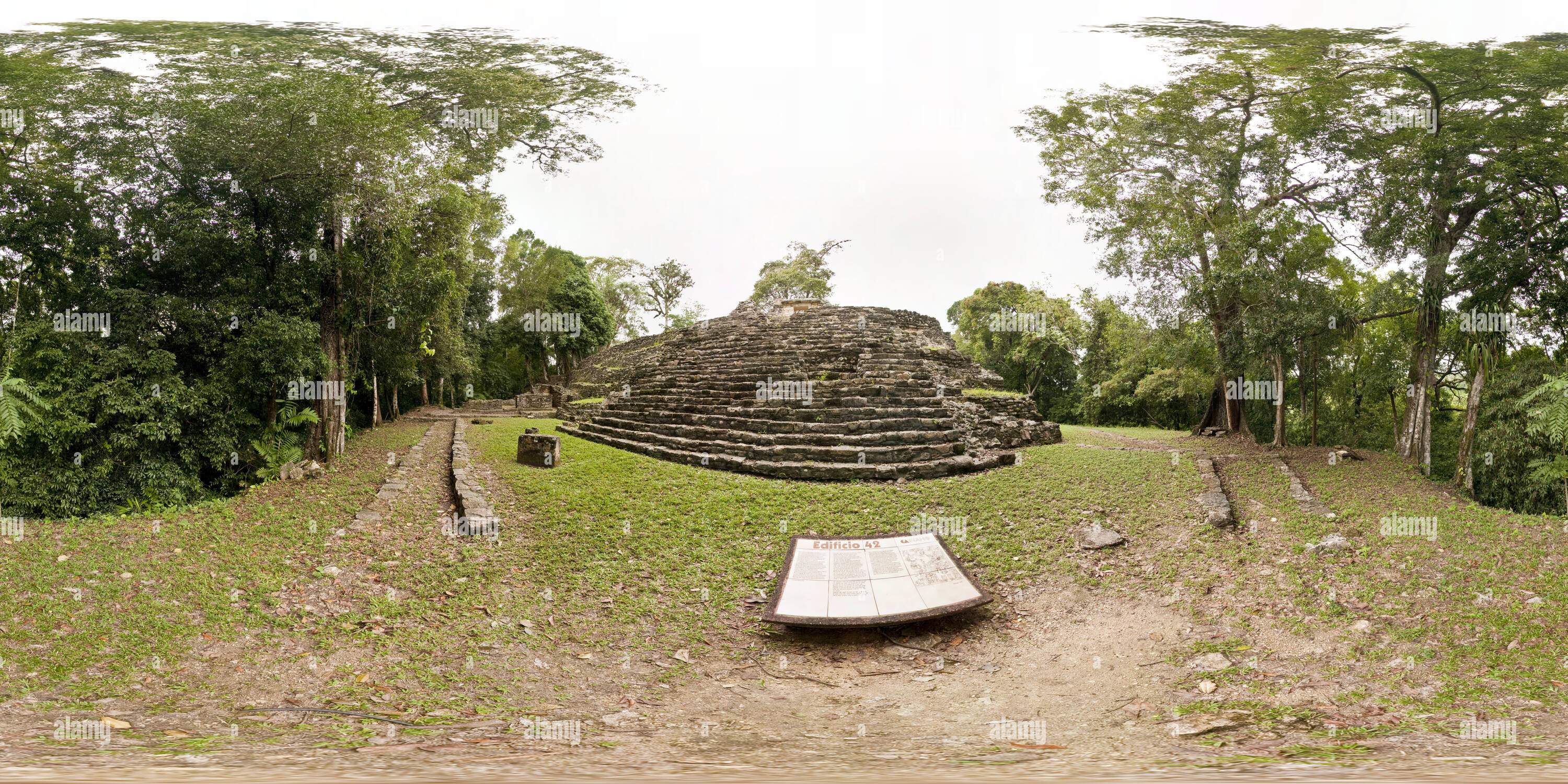 360° view of Mayan Structures at Yaxchilan - Alamy