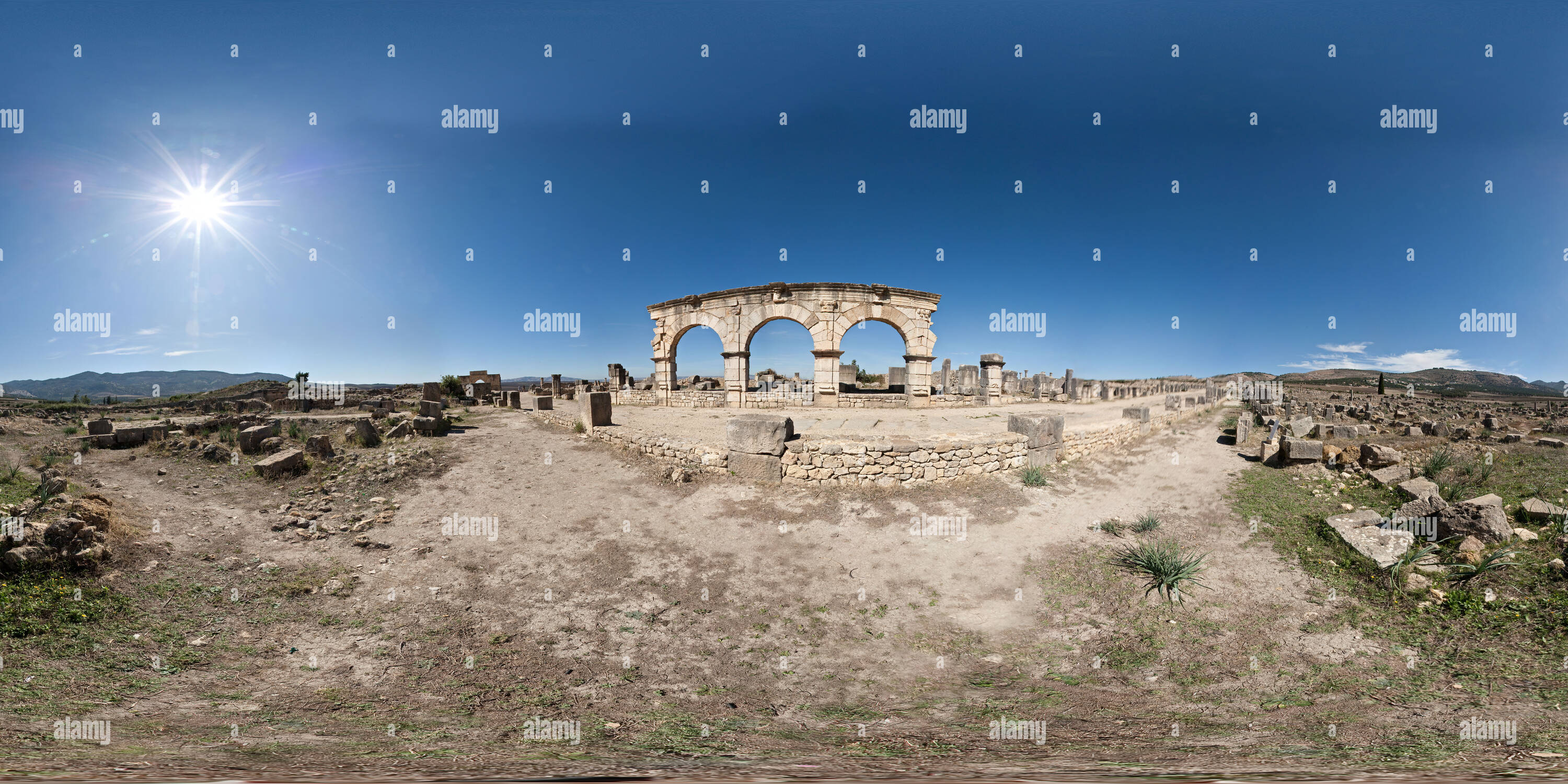 360° view of Volubilis decumanus maximus - Alamy