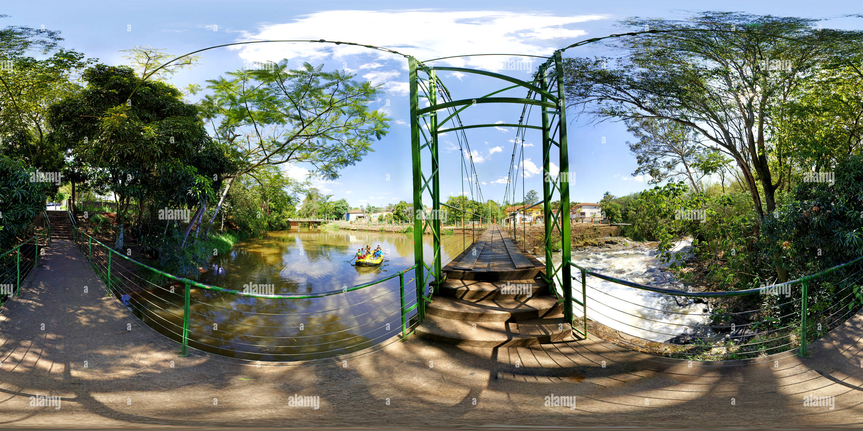 360° view of Ponte no Rio Jacare Pepira no Parque do Salto em Brotas SP ...