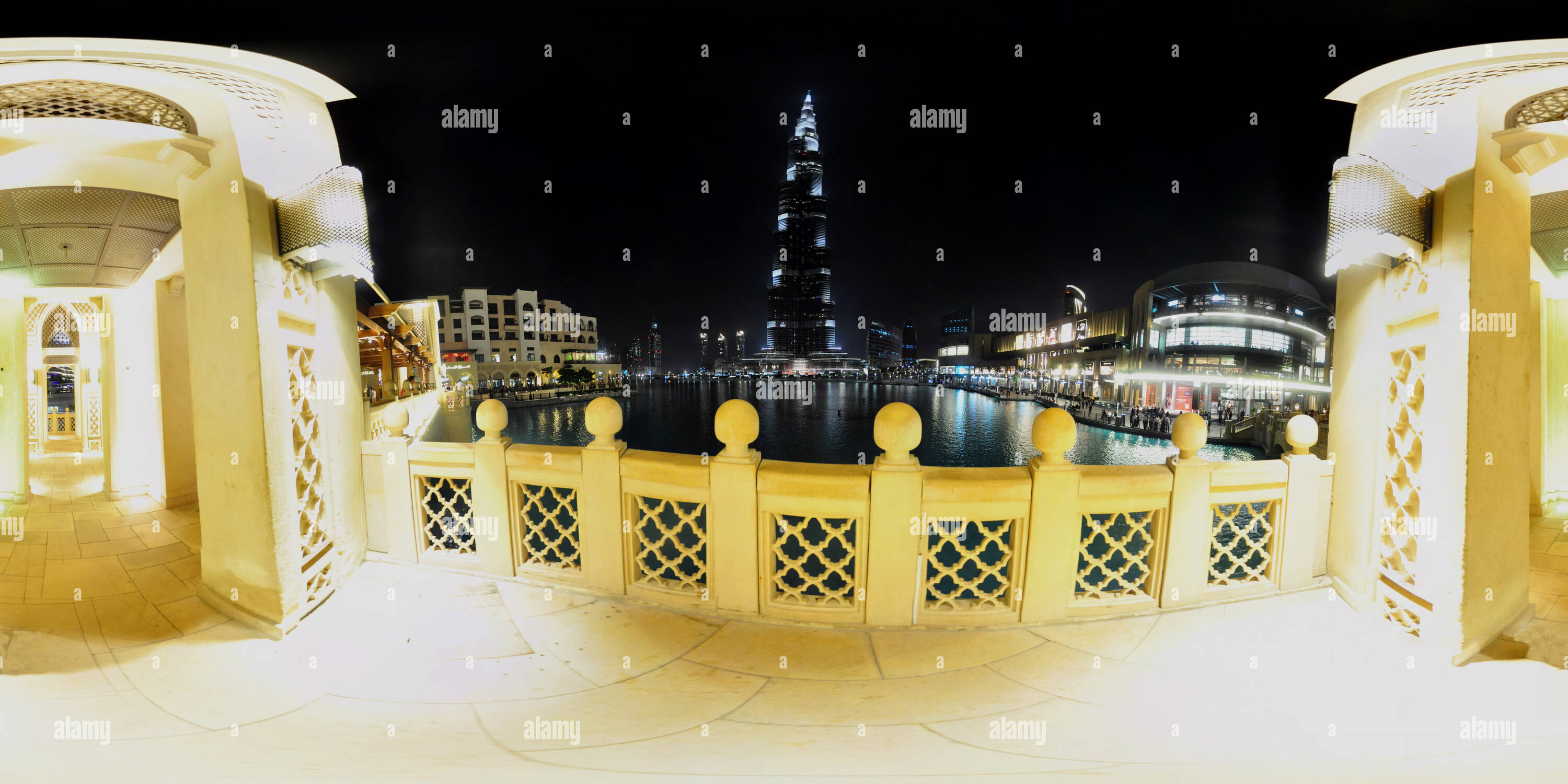 360° view of Burj Khalifa in Dubai - Alamy