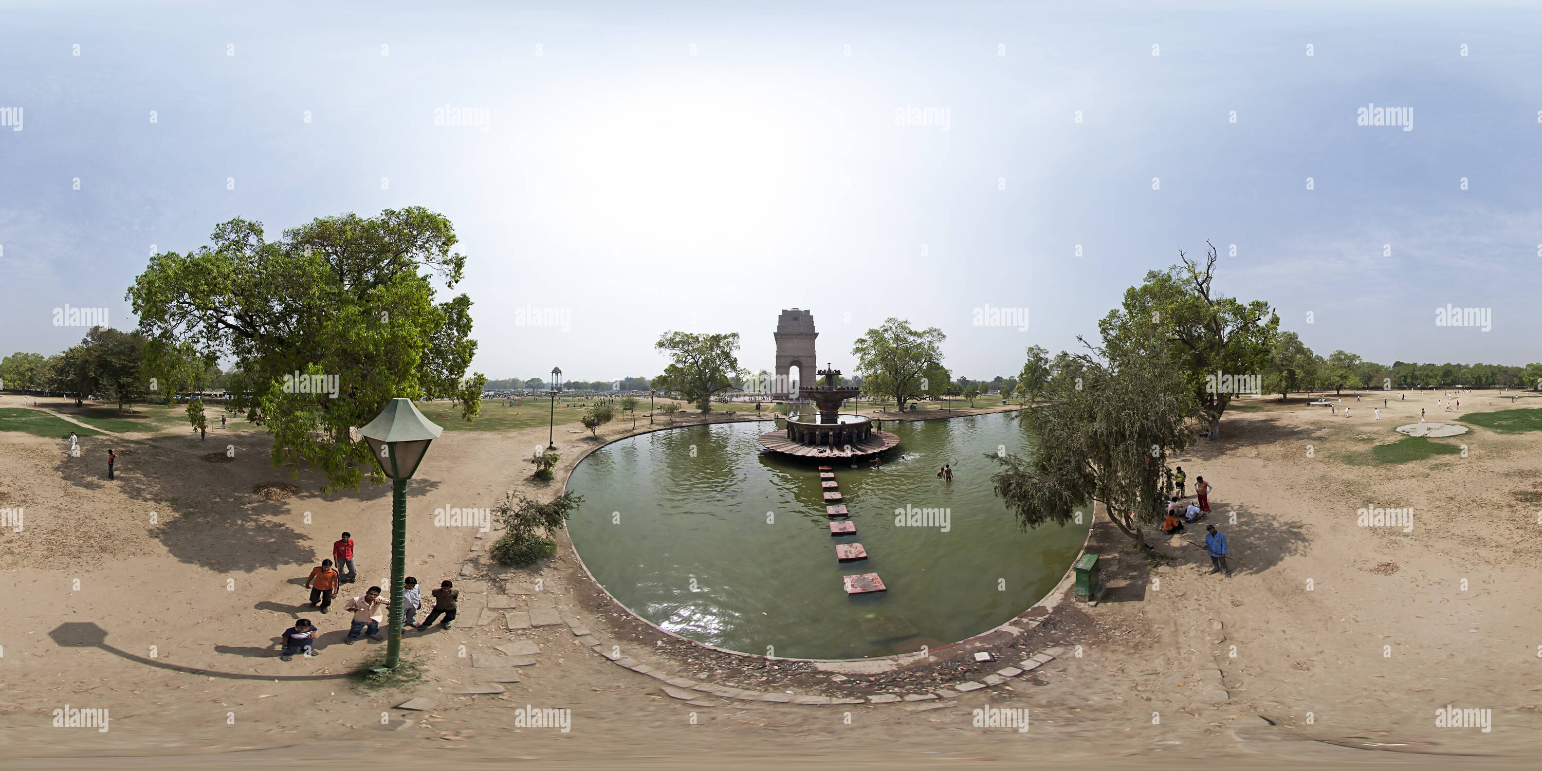 360° view of India Gate Fountain on North Side - Alamy