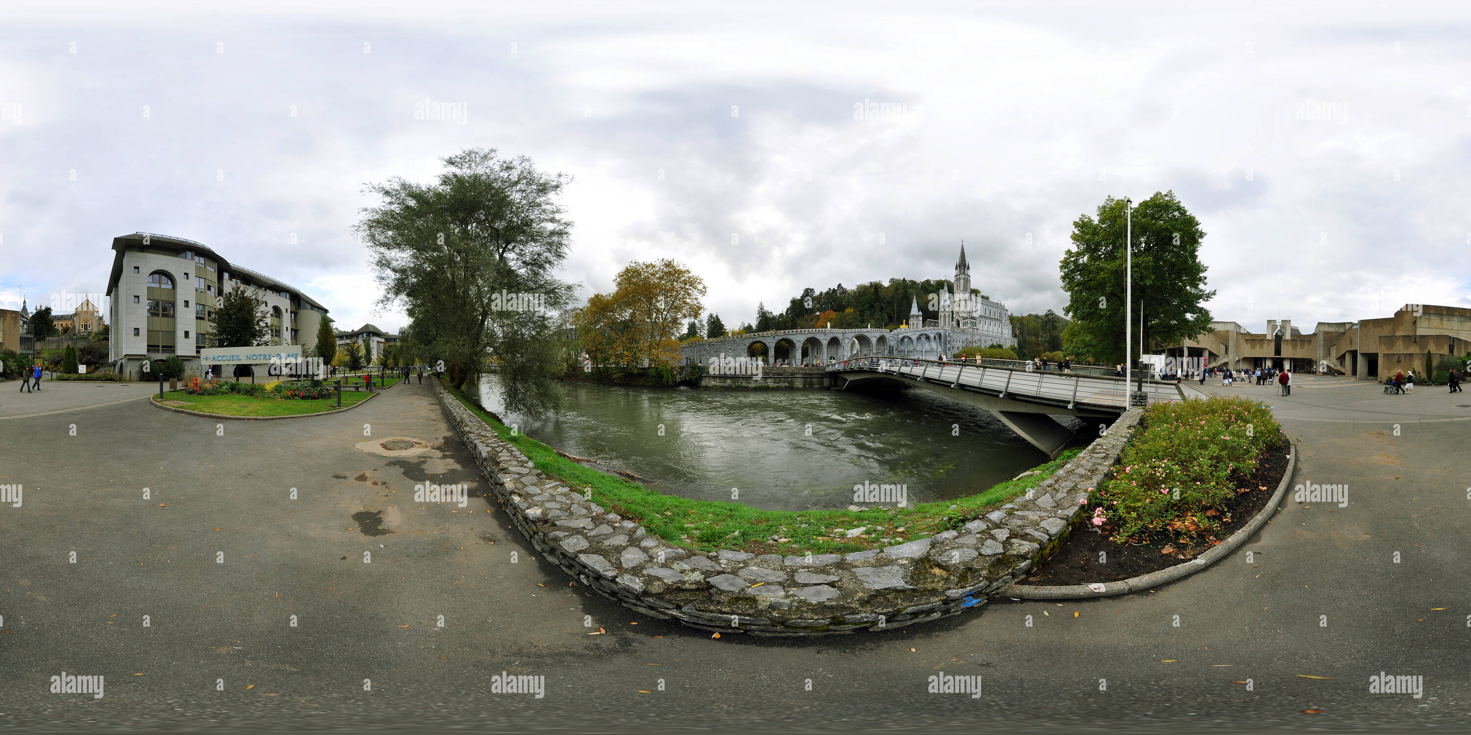 France lourdes river bridge hi-res stock photography and images - Alamy