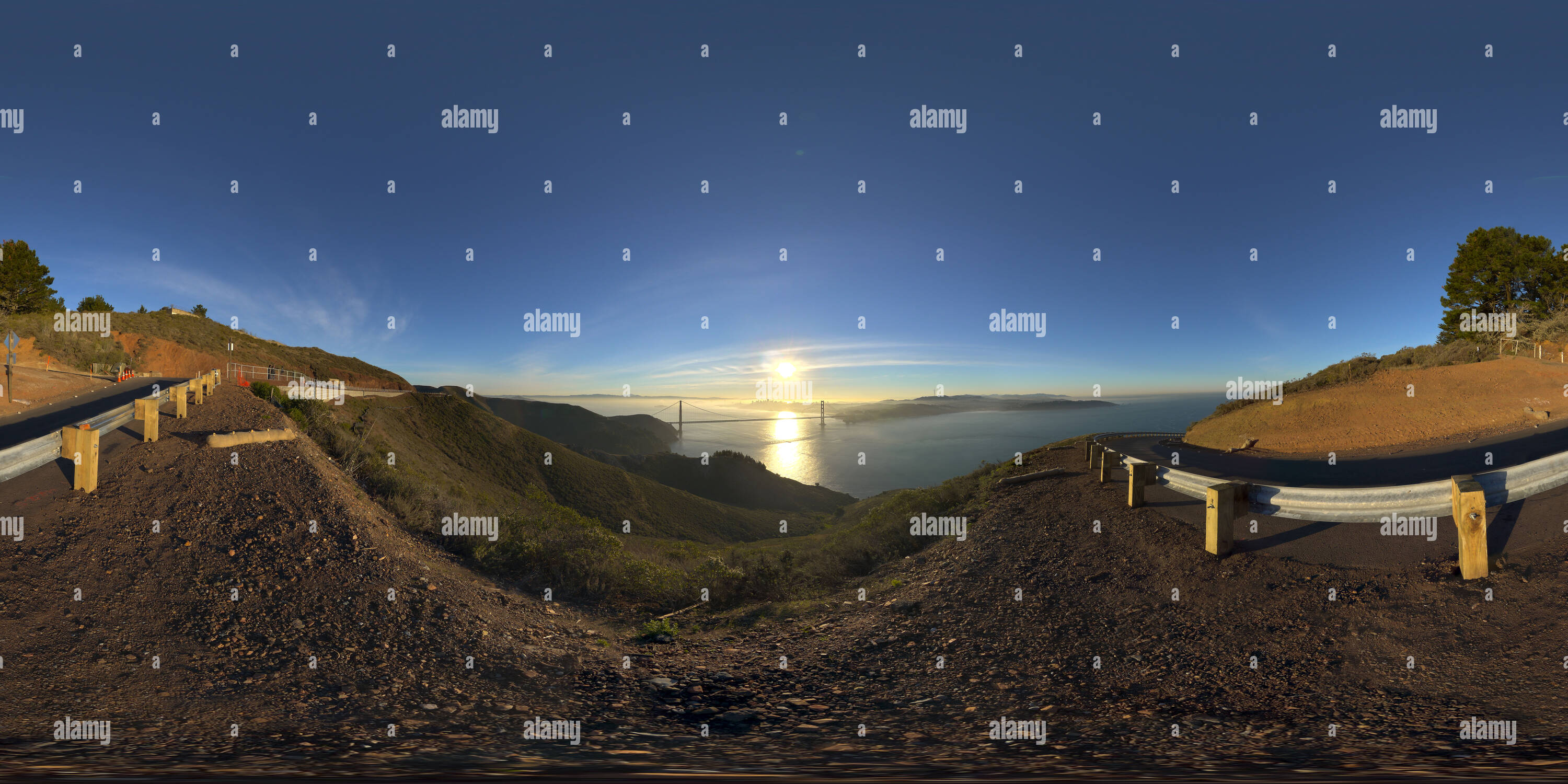 360° view of Sunrise over Golden Gate Bridge - Alamy