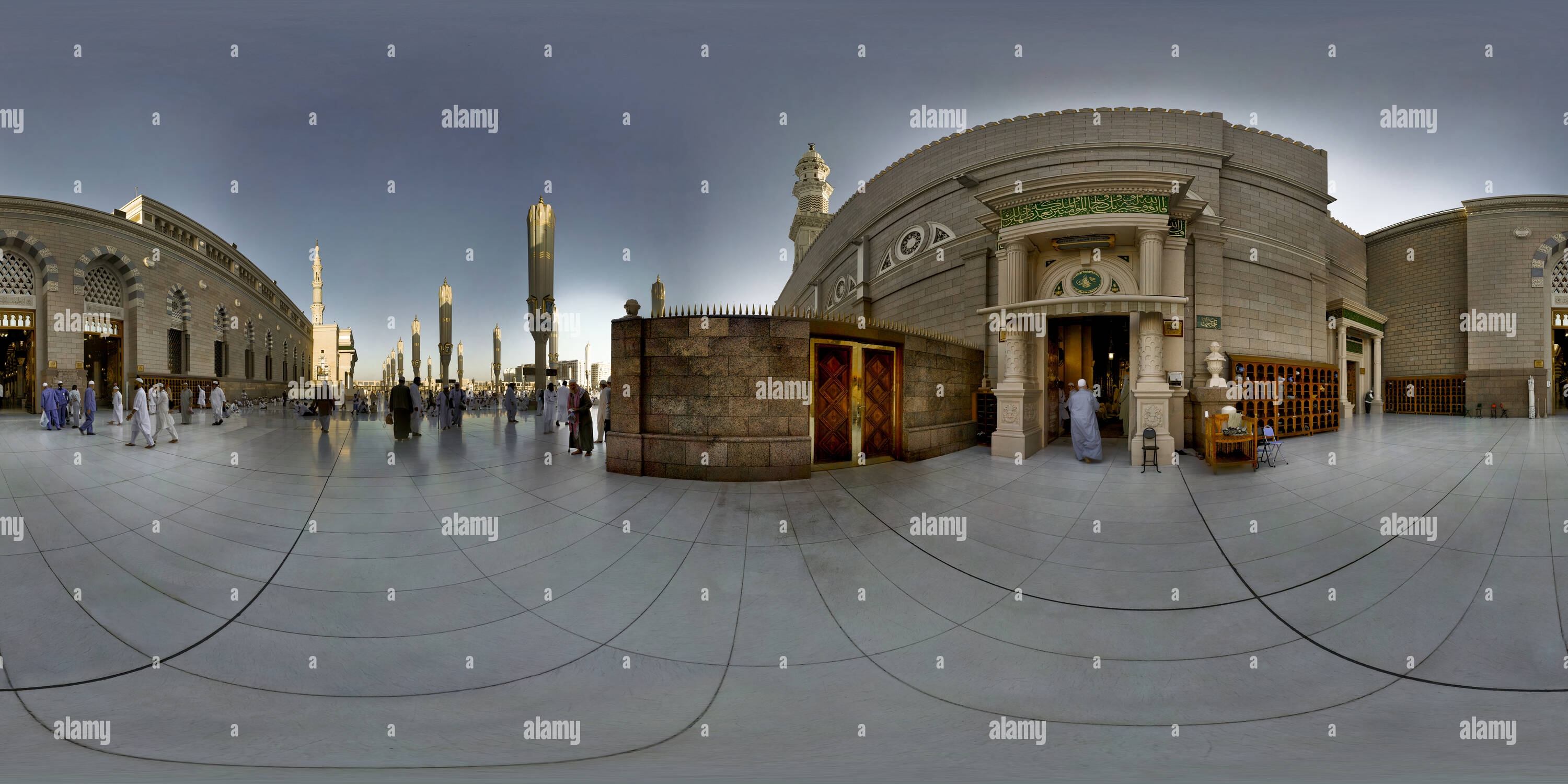 Madinah gate mosque hi-res stock photography and images - Alamy