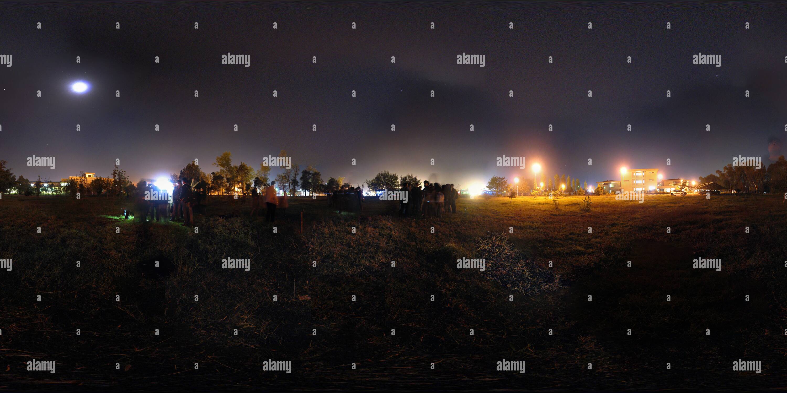 360° view of Public Astronomy class at night - Alamy