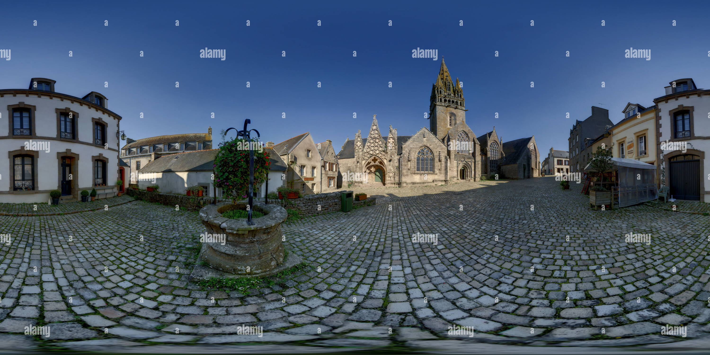 360° view of Pont Croix Eglise Notre Dame de Roscudon - Alamy