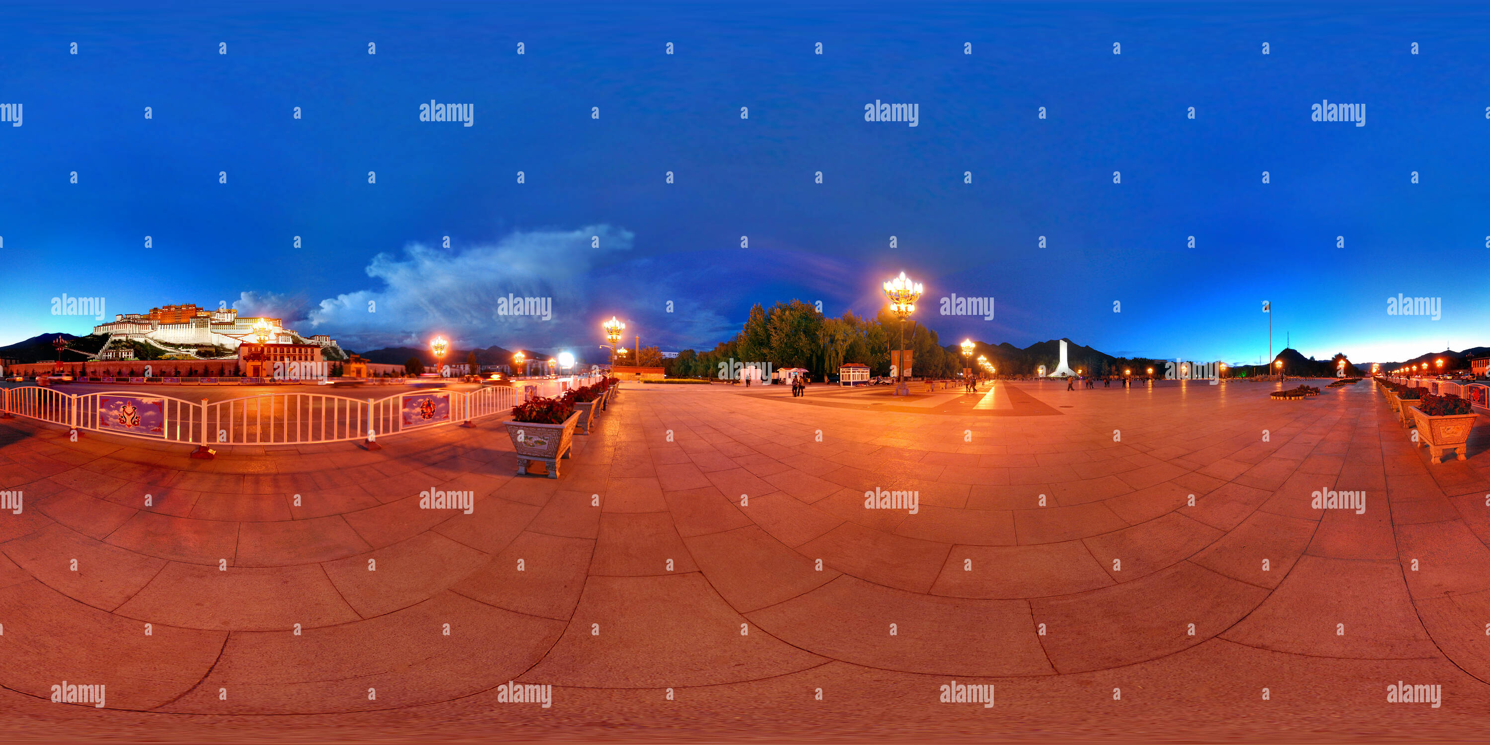 360° view of Tibet Lhasa Potala Palace at night - Alamy