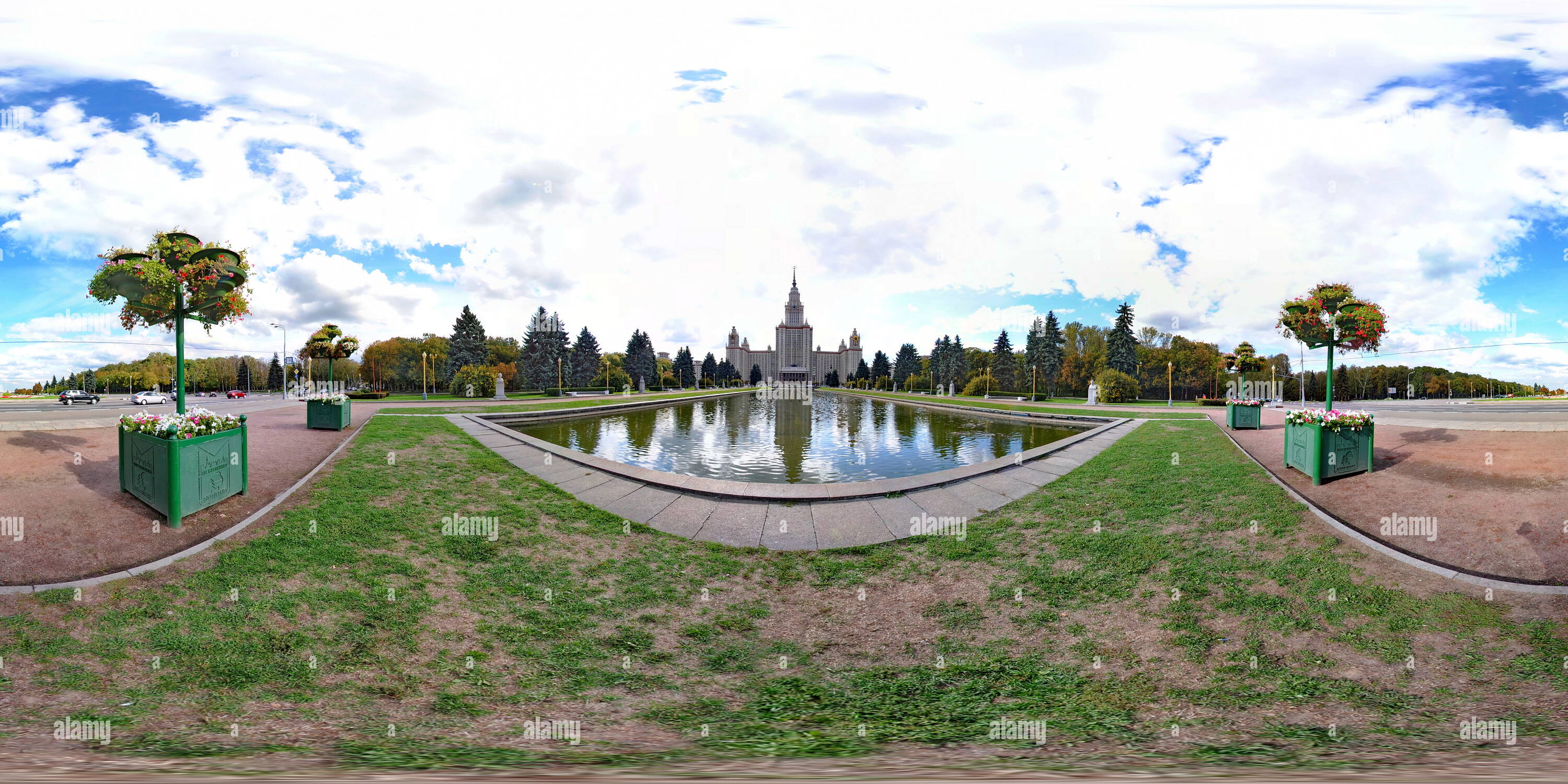 360° view of Moscow, "fountain" in front of the GB MSU - Alamy