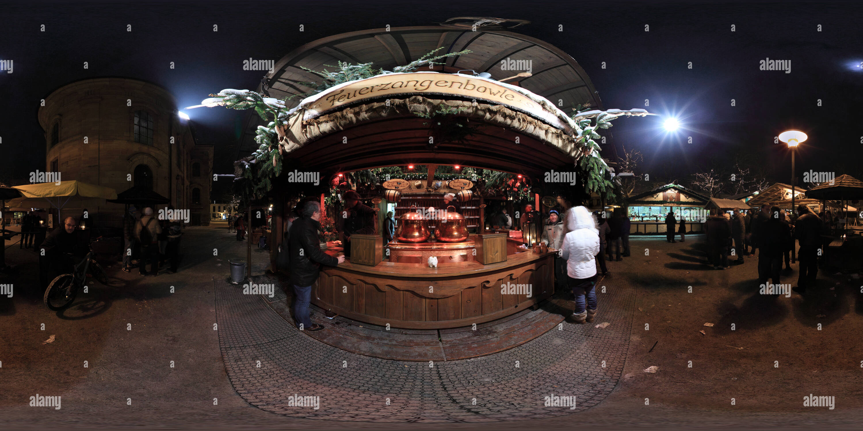 360° view of Historic Christmas Market - Burnt punch - Alamy