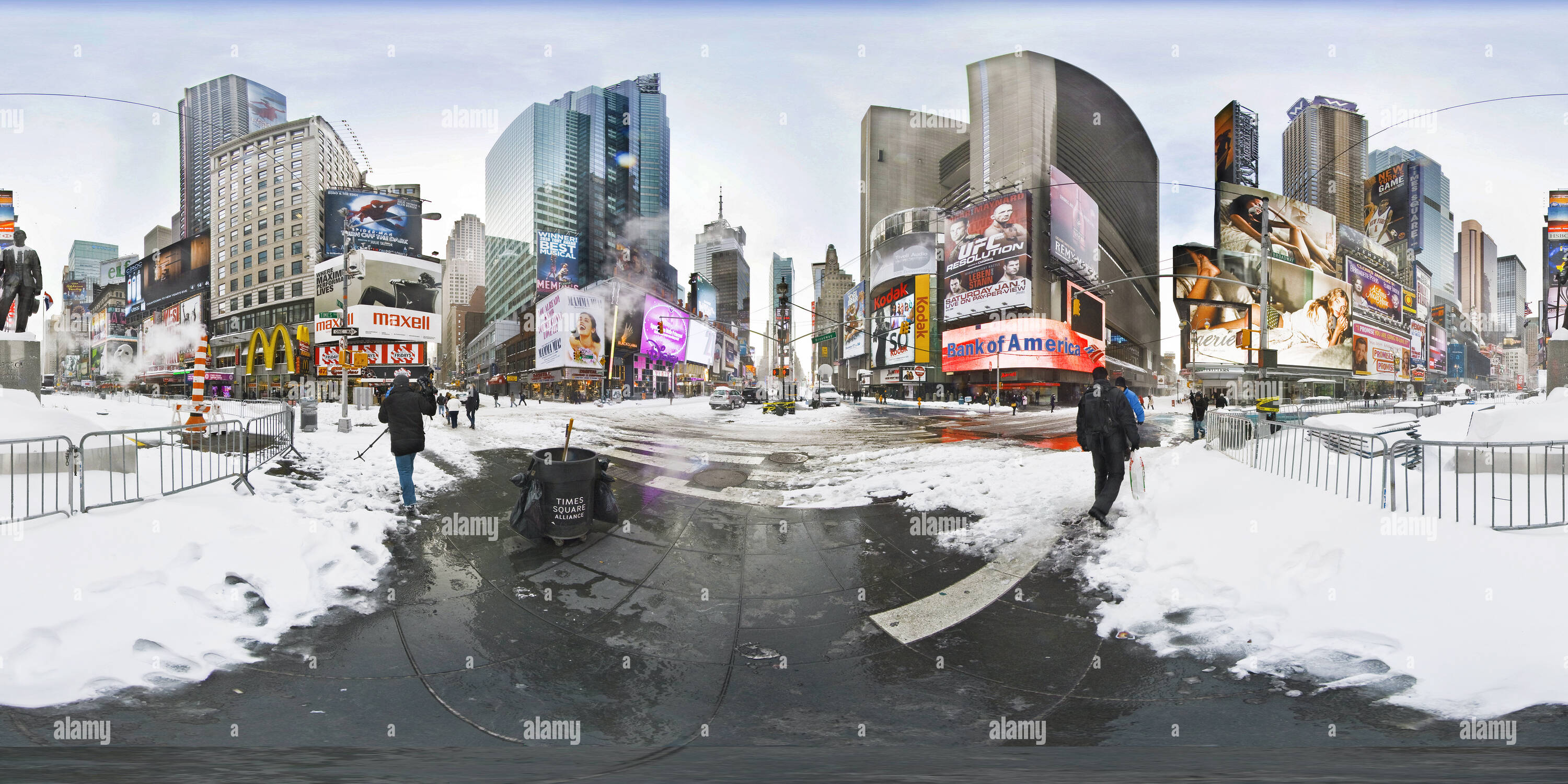 360° view of Dec 2010 Times Square.Snow - Alamy