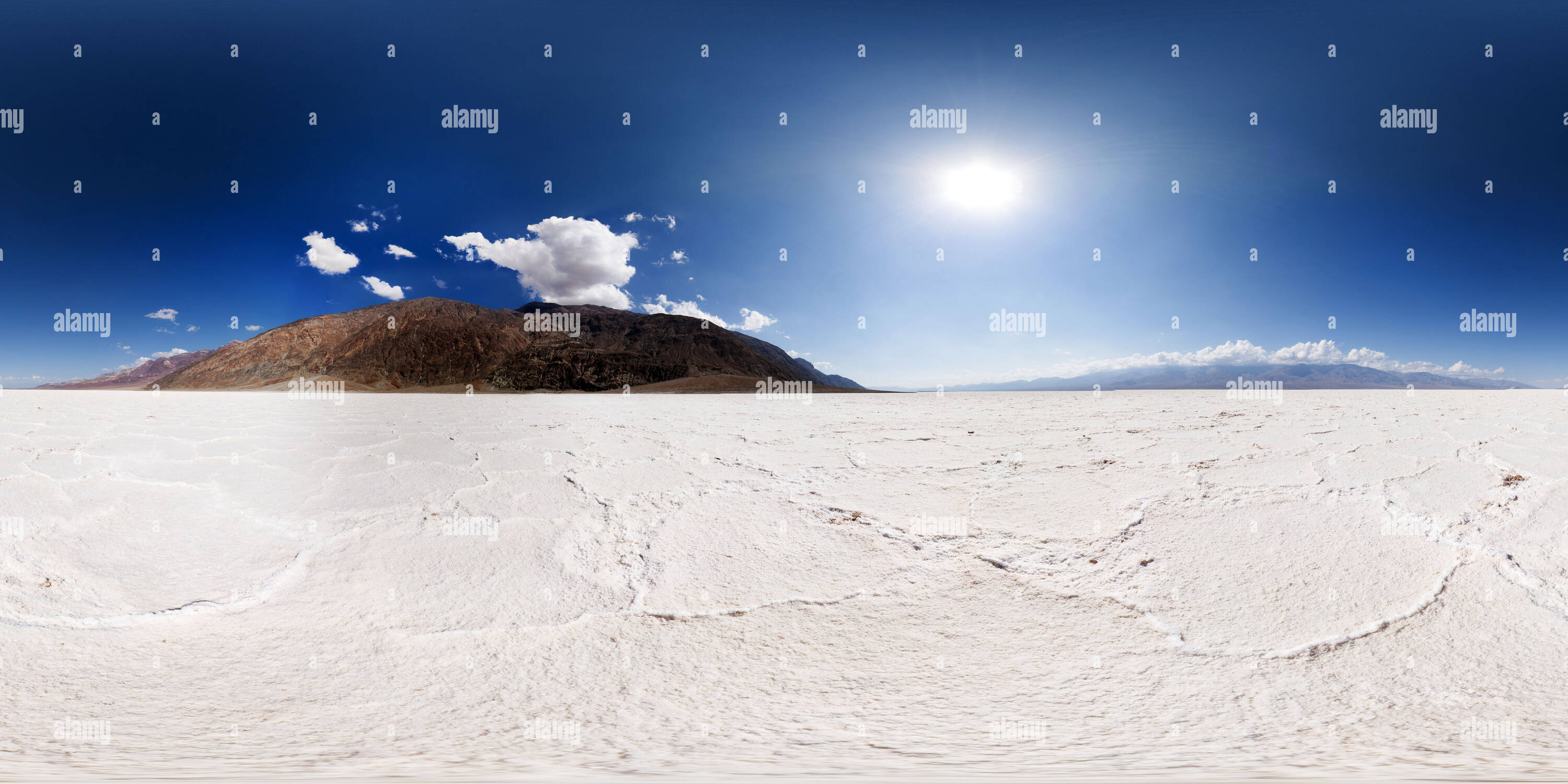 360° view of Badwater Basin, Death Valley (282ft below sea level - Alamy