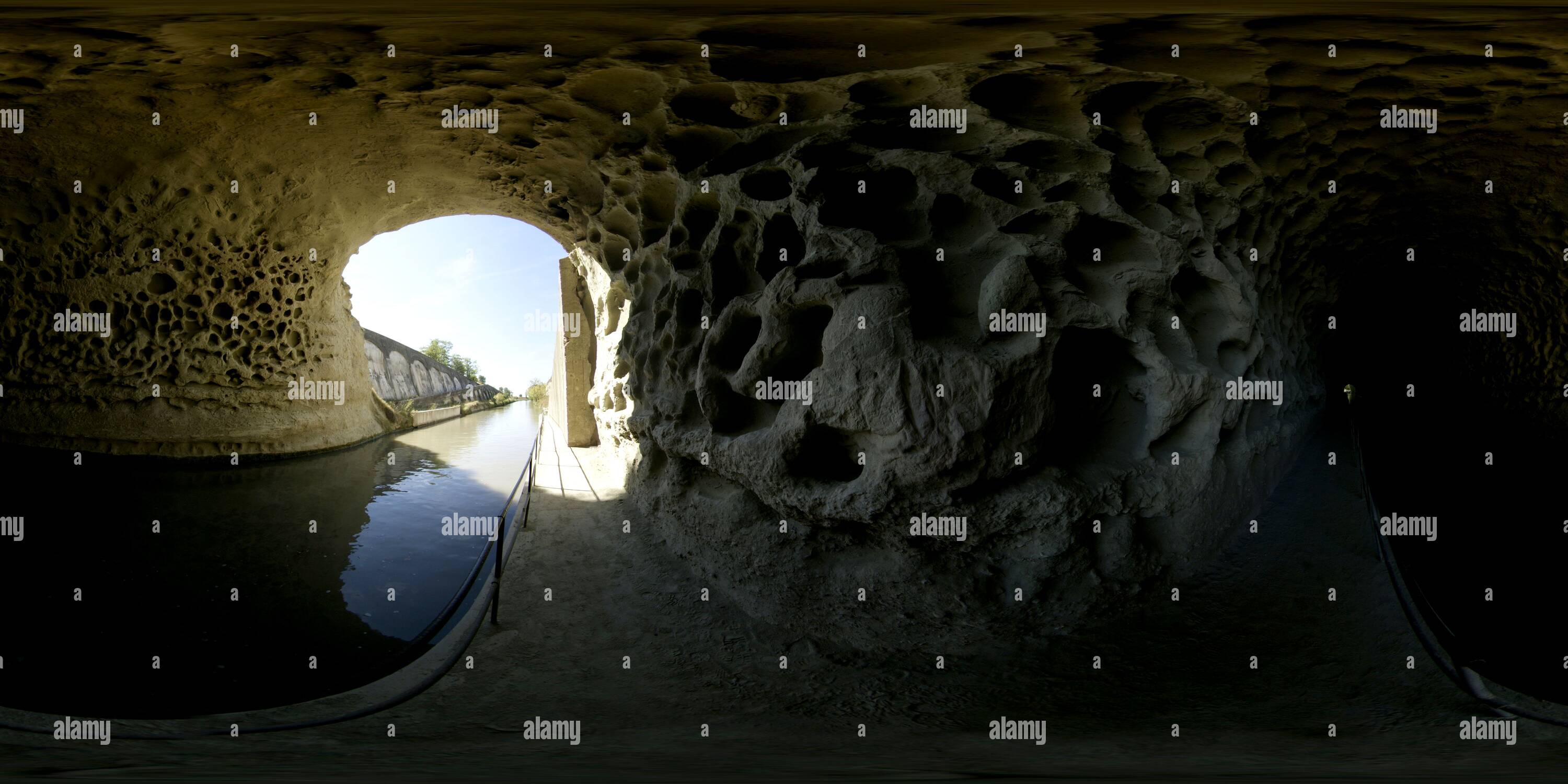 Canal du midi malpas tunnel hi-res stock photography and images - Alamy