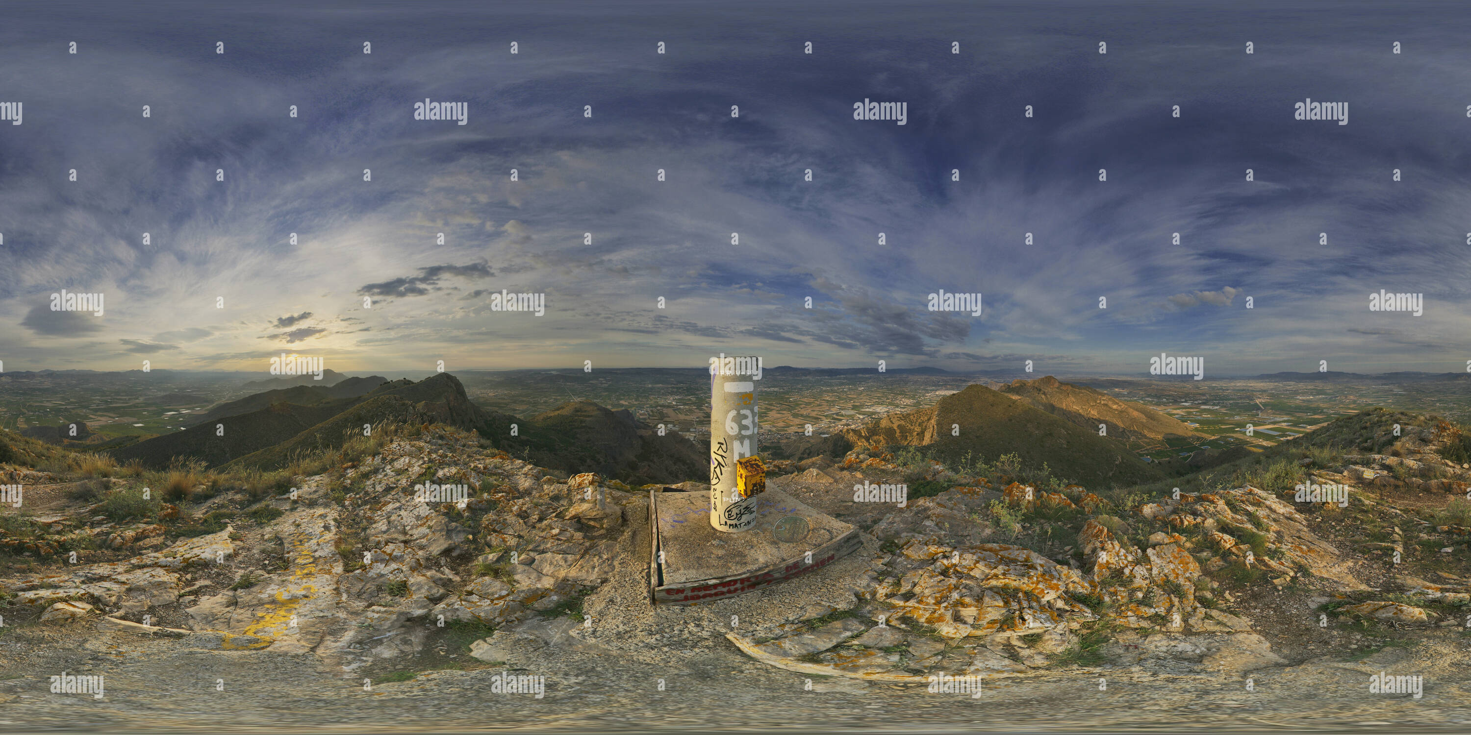 360° view of Hicking Leja Millamon: dawn - Alamy