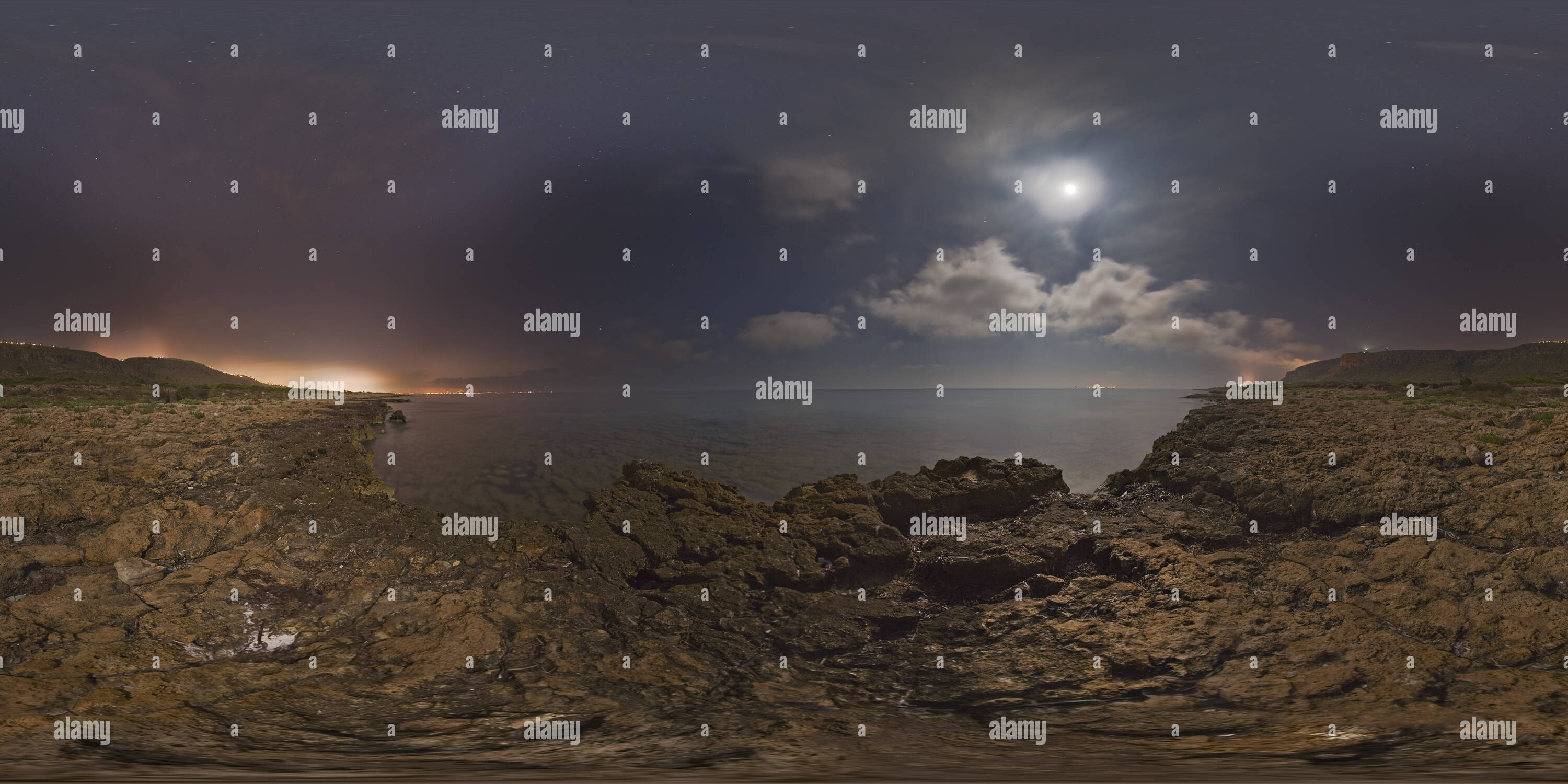 360° view of Moonlight takes 08 2010: Rocky seashore - Alamy