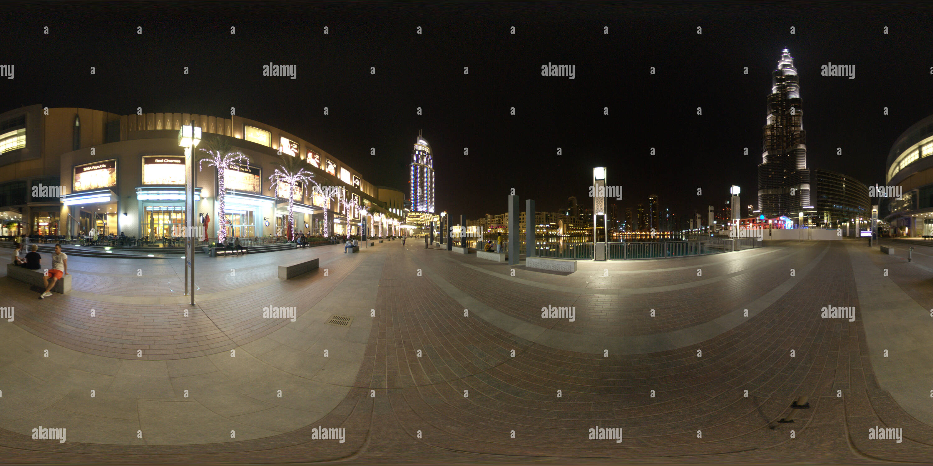 360° view of Burj Khalifa, Dubai - Alamy