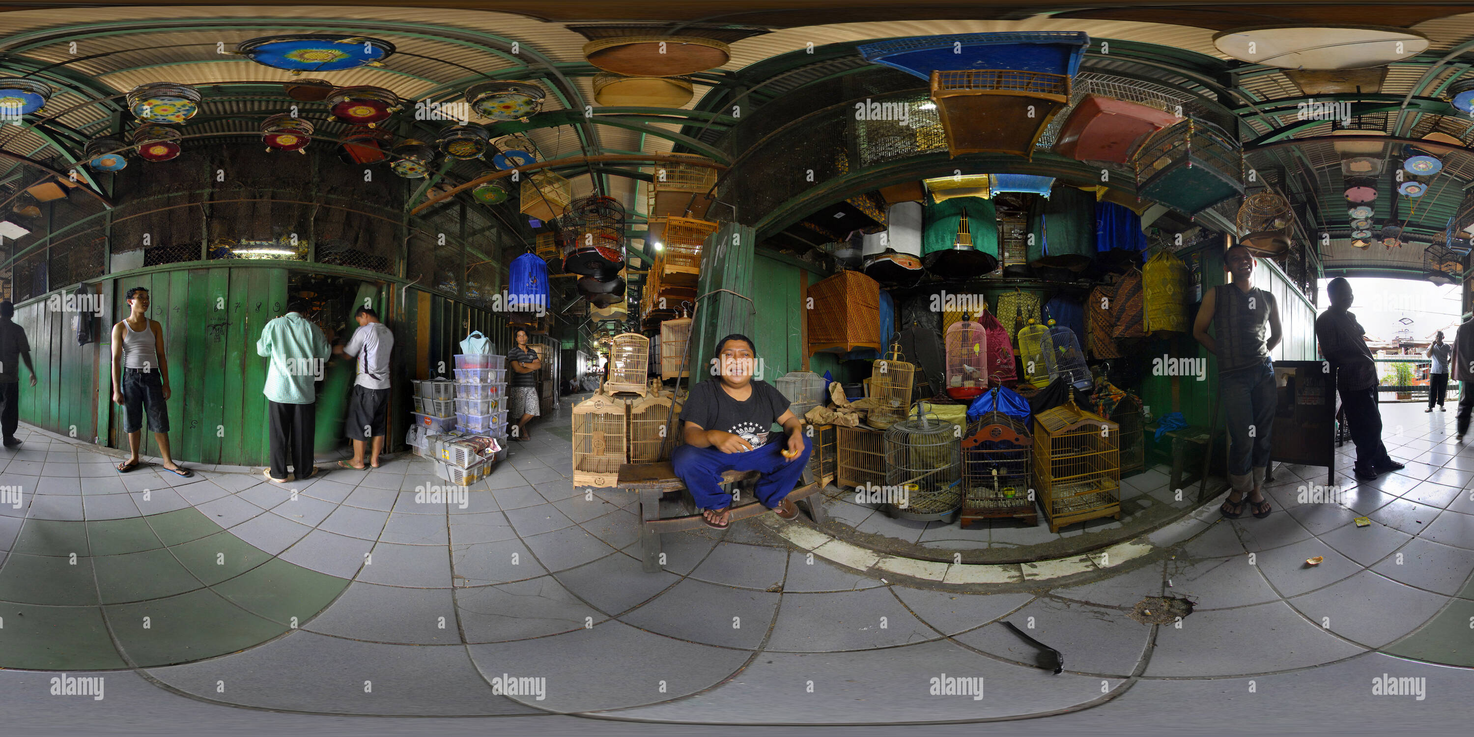 360° view of Bird Seller, Pasar Pramuka, Jakarta - Alamy