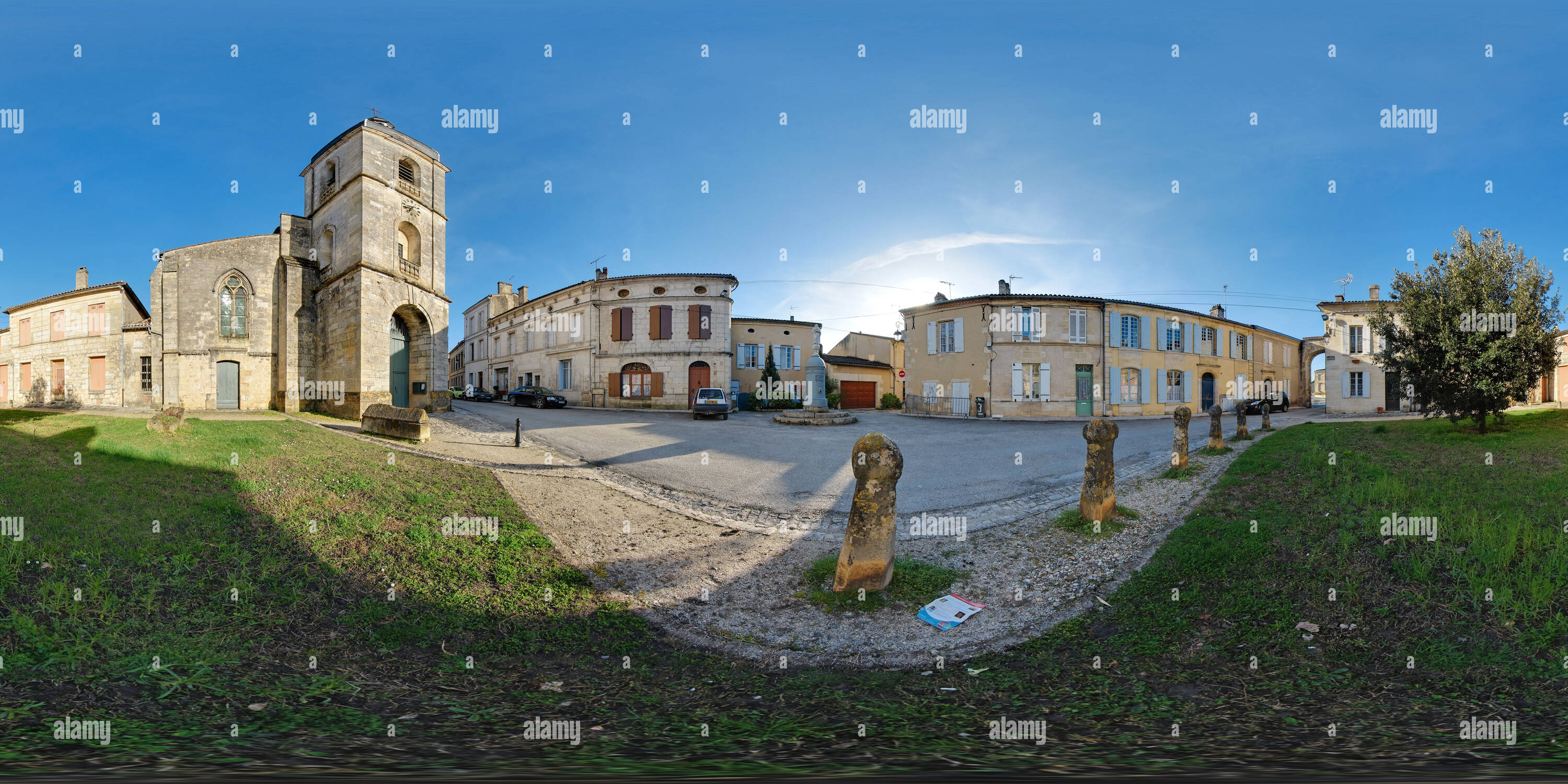 360° view of Place de l'église de Rions - France - Alamy