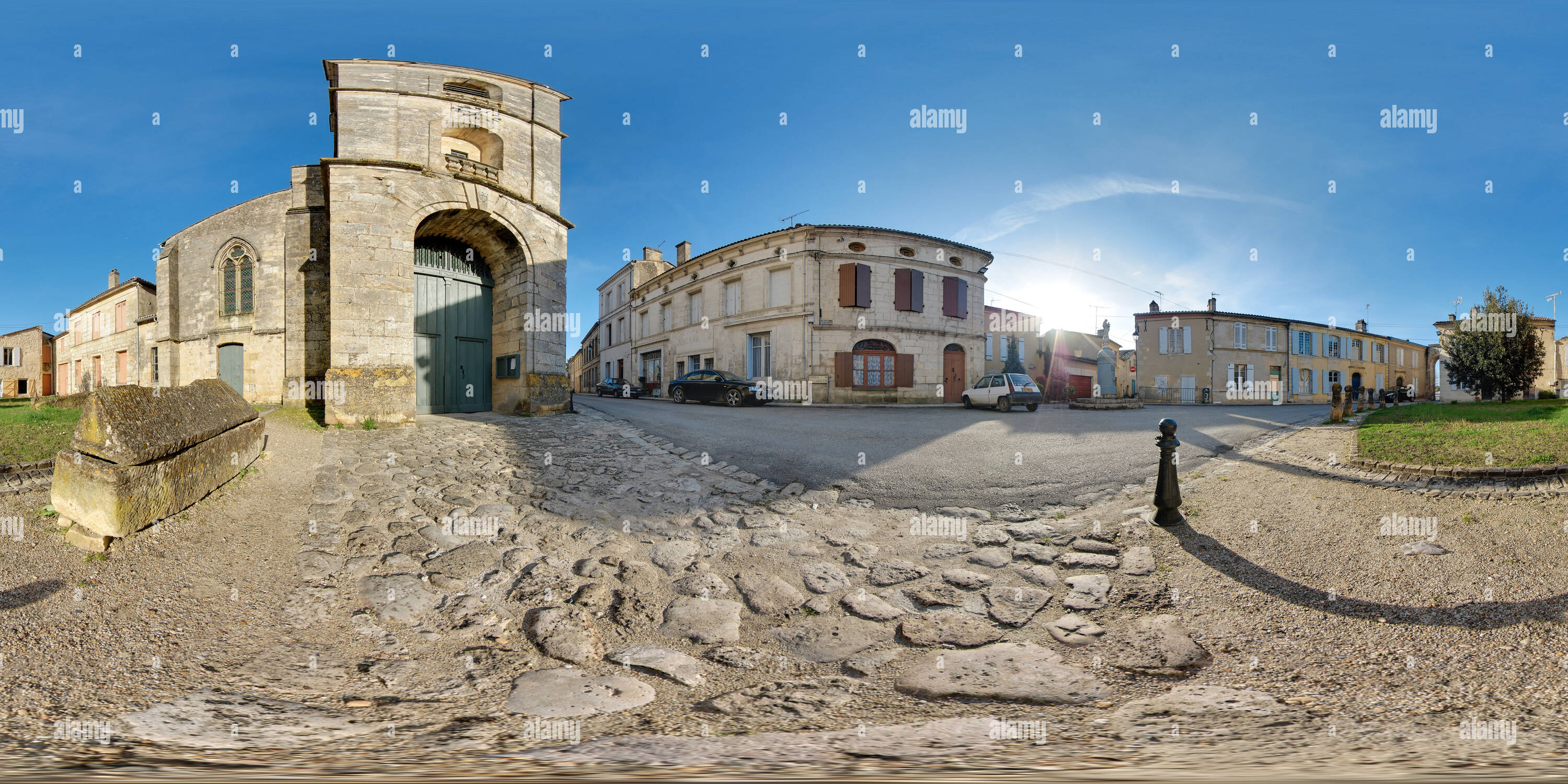 360° view of Sarcophage de la place de l'église de Rions - France - Alamy