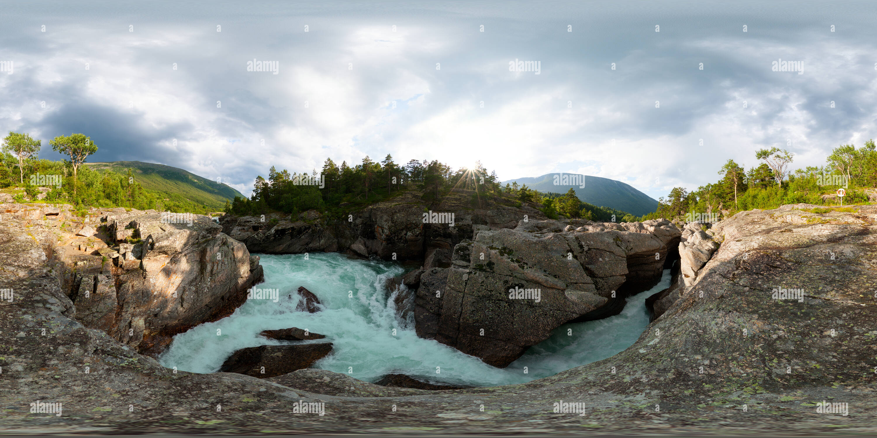360° view of River Driva Enters Mågålaupet - Alamy
