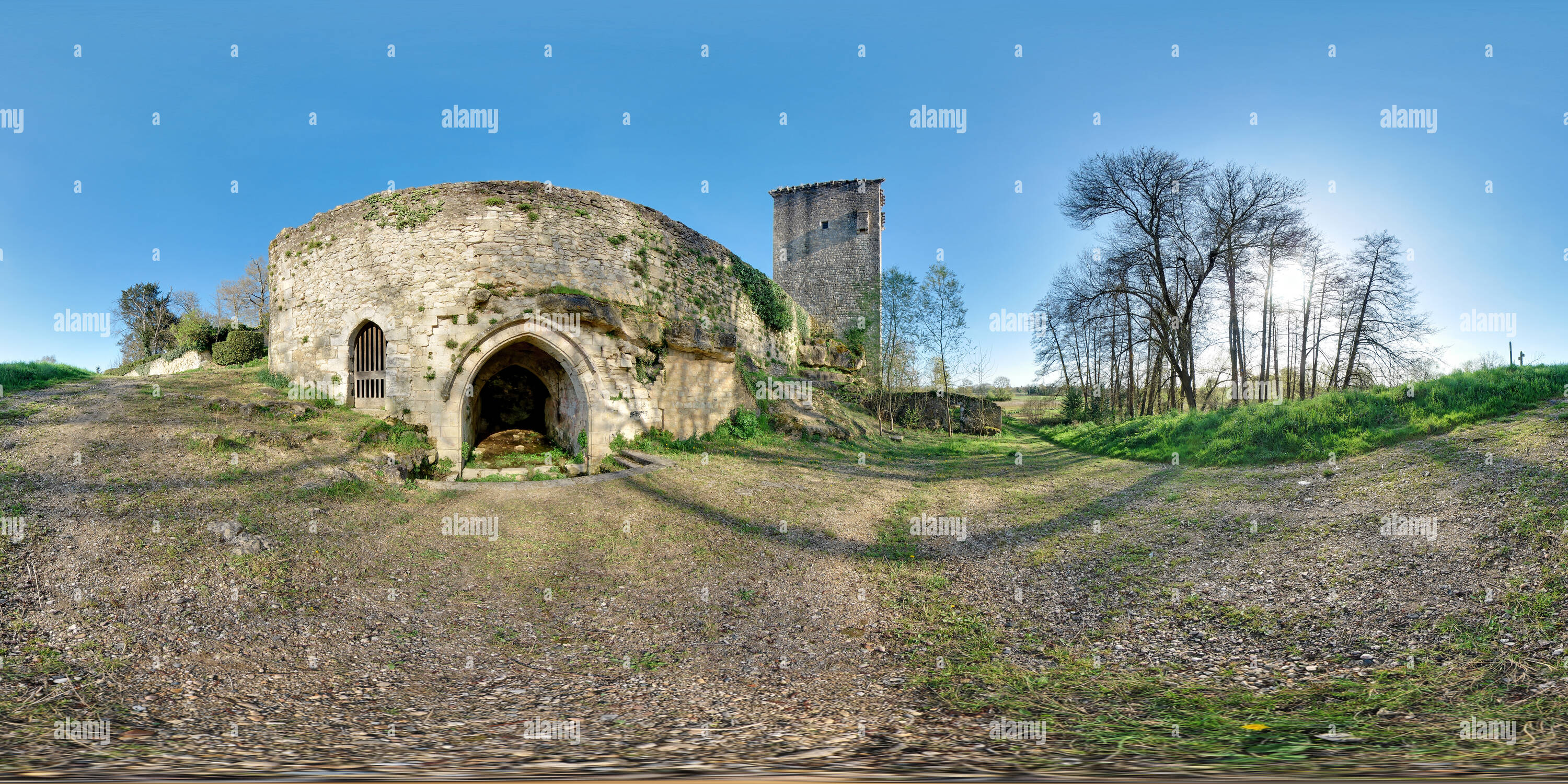 360° view of Donjon de la citadelle de Rions - France - Alamy
