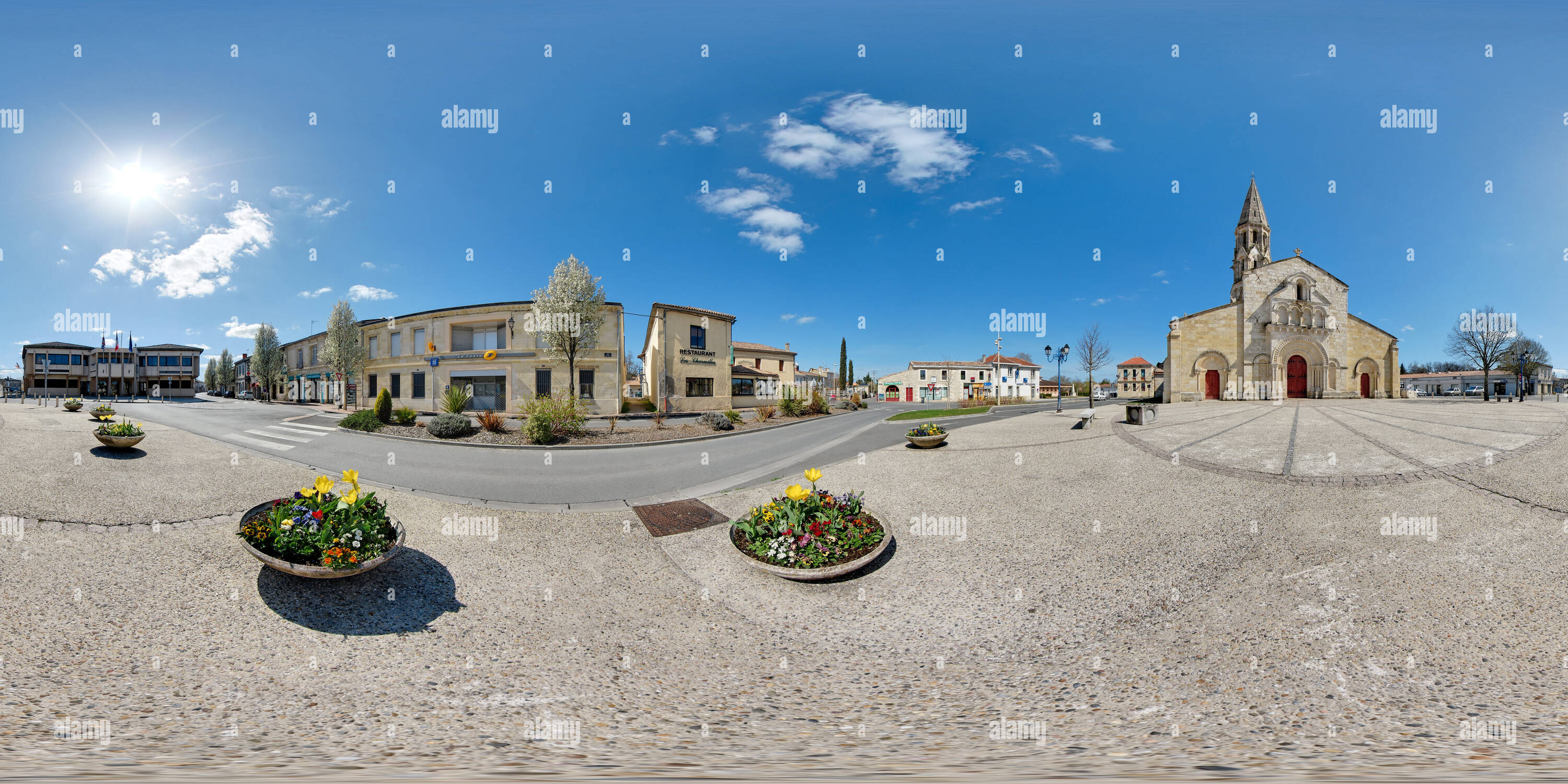 360° view of Parvis de l'église de La Brède - France - Alamy