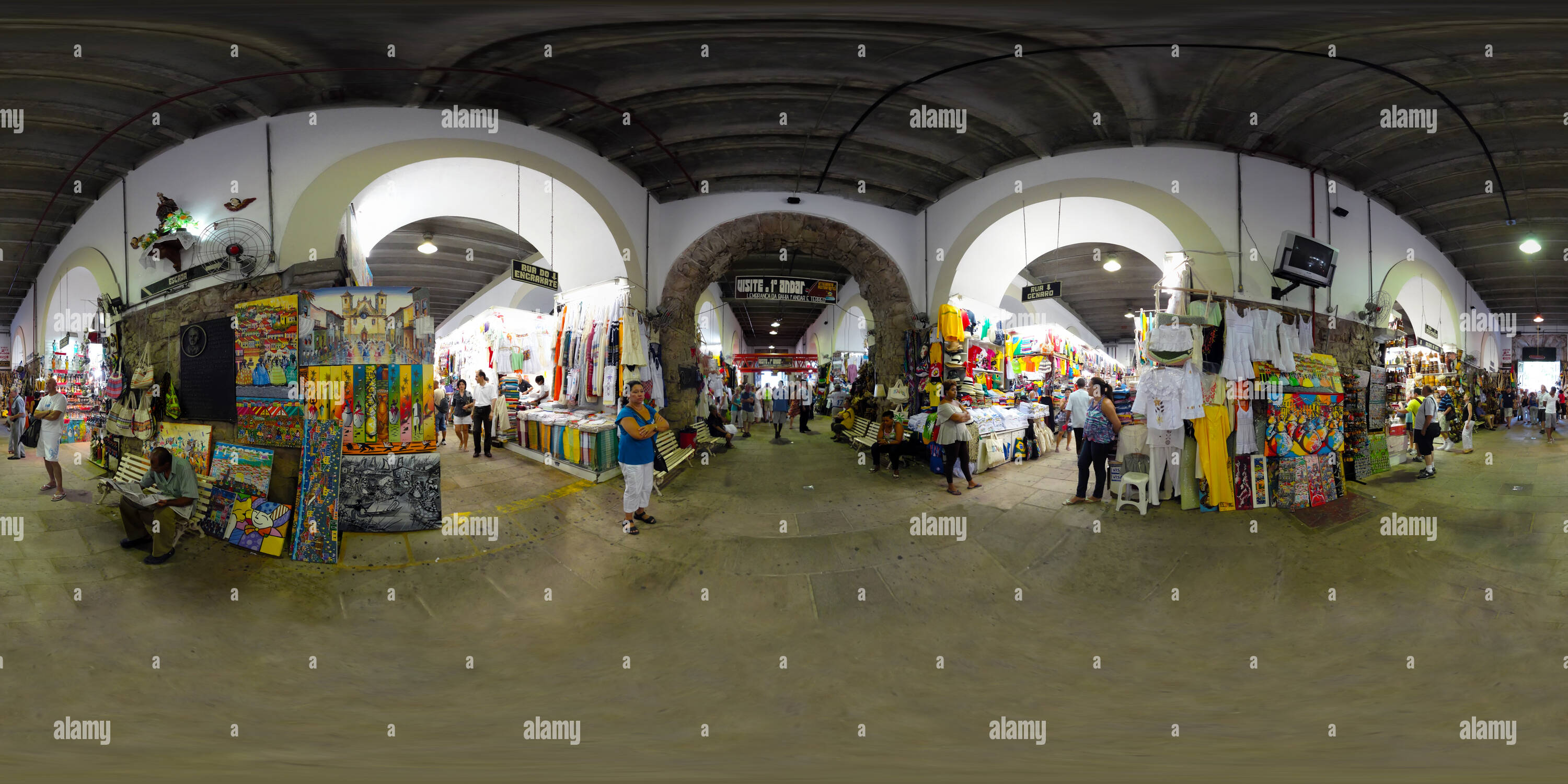 360° view of Inside the Mercado Modelo - Alamy