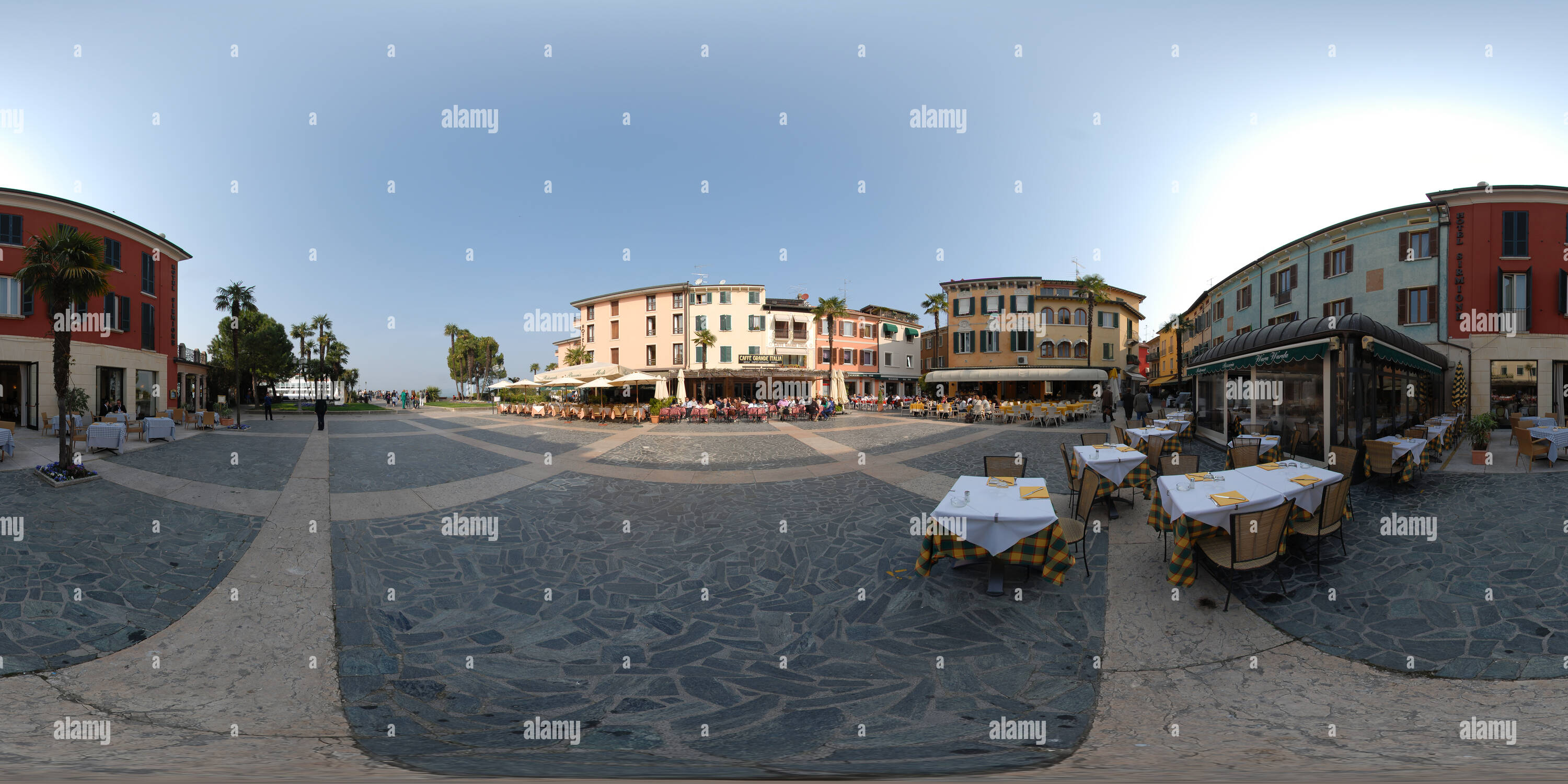 360° view of Sirmione Piazza Carducci - Alamy