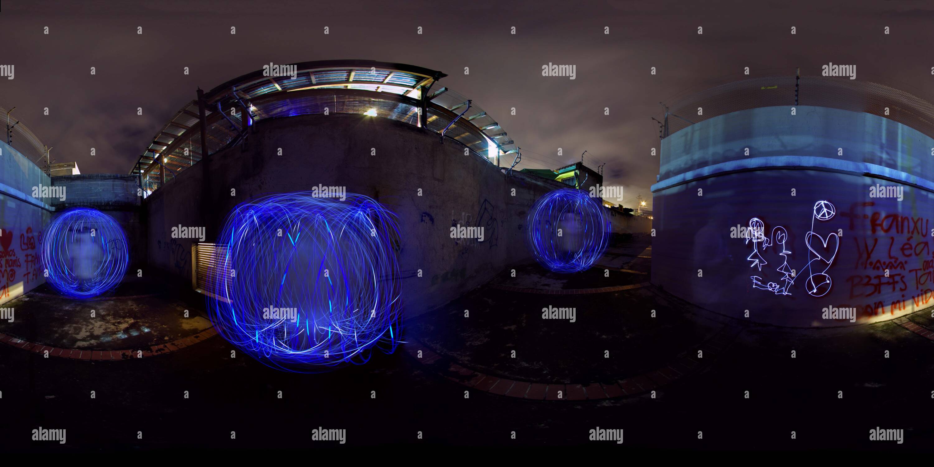 360° view of sphere light graffiti and real graffiti - Alamy