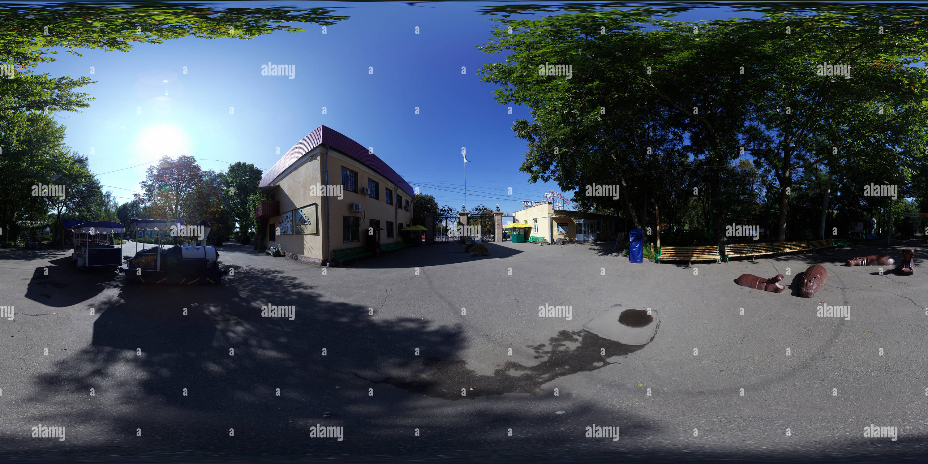 360° view of Ukraine Nikolaev zoo enter - Alamy