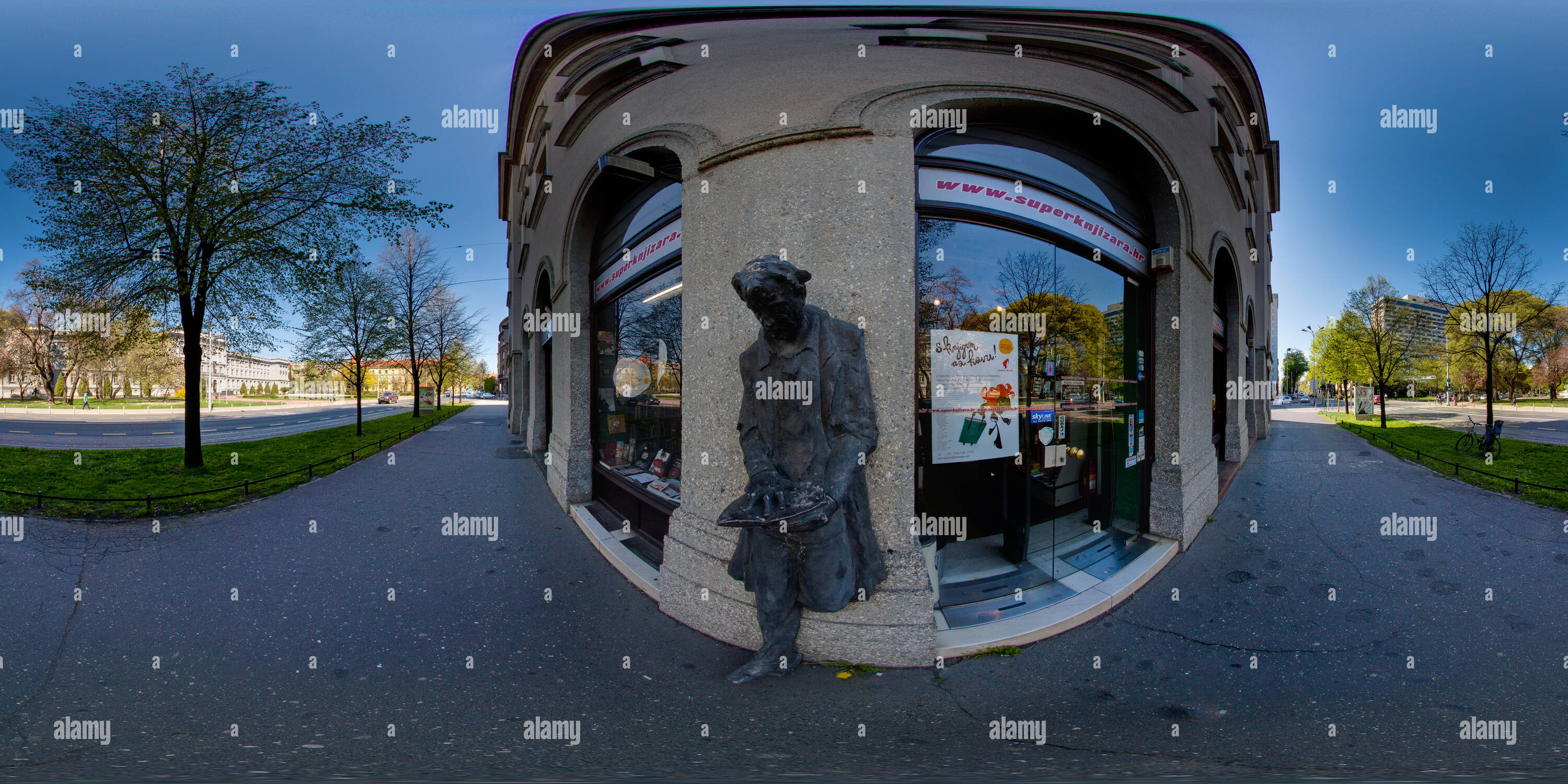 360° view of Roosevelt Square - The reader - Alamy