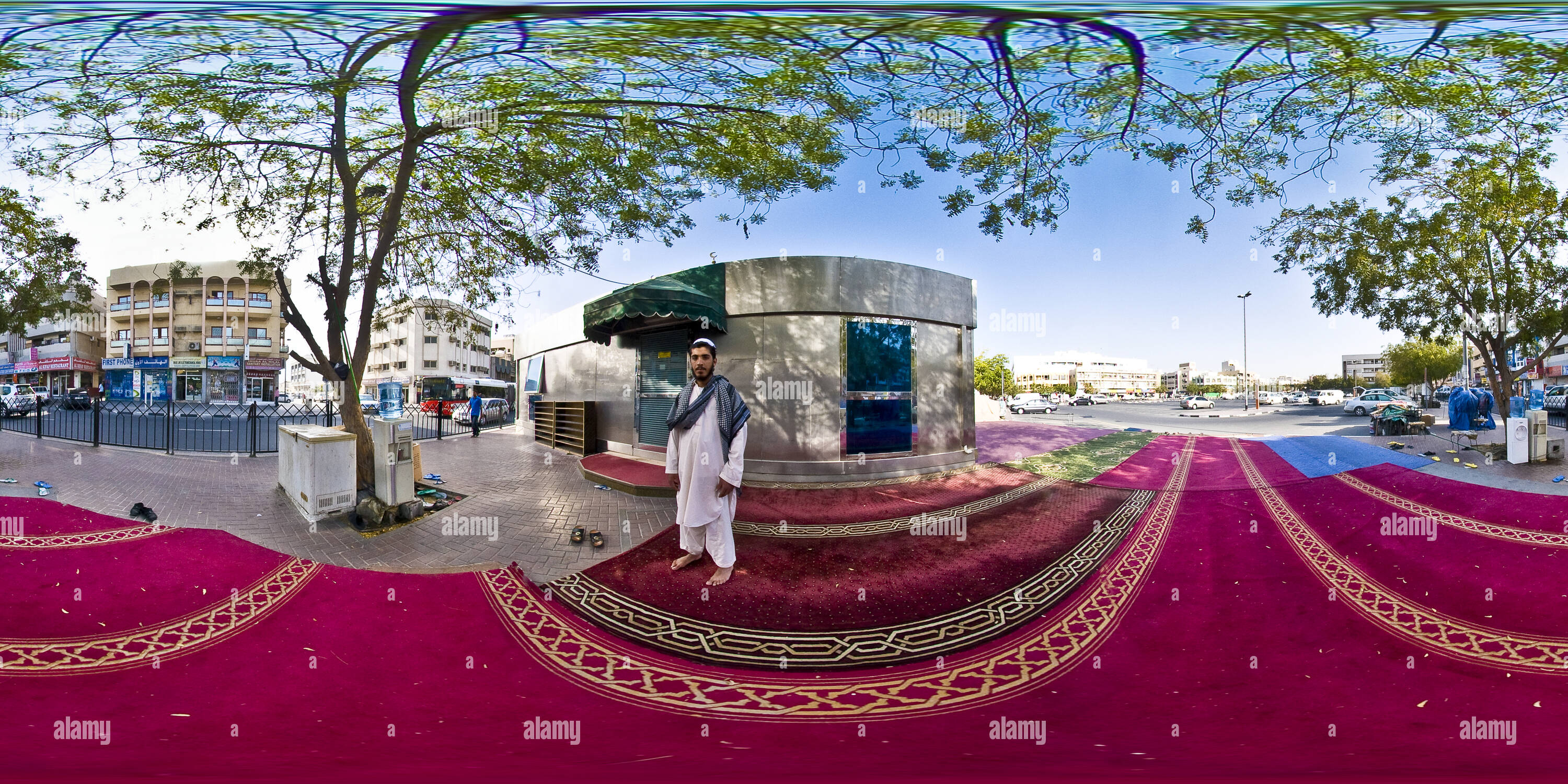 360° view of Al Satwa Stainless Mosque - Dubai - Alamy