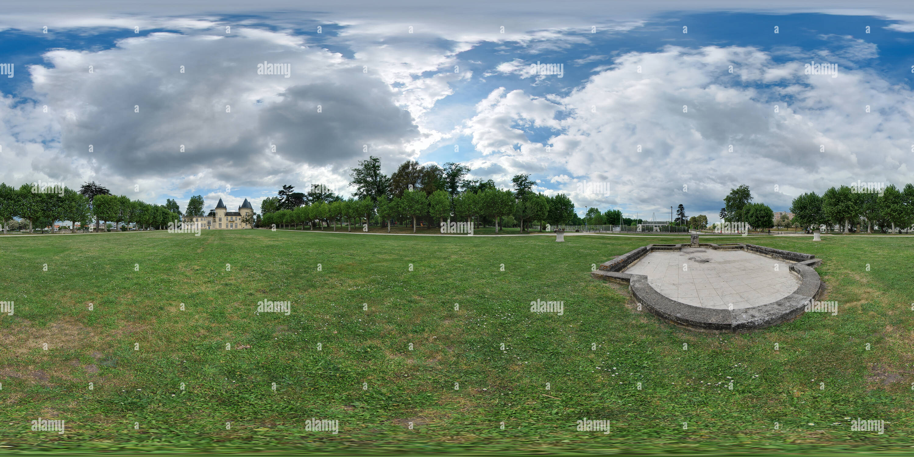 360° view of Fontaine du parc du château de Thouars à Talence - France ...