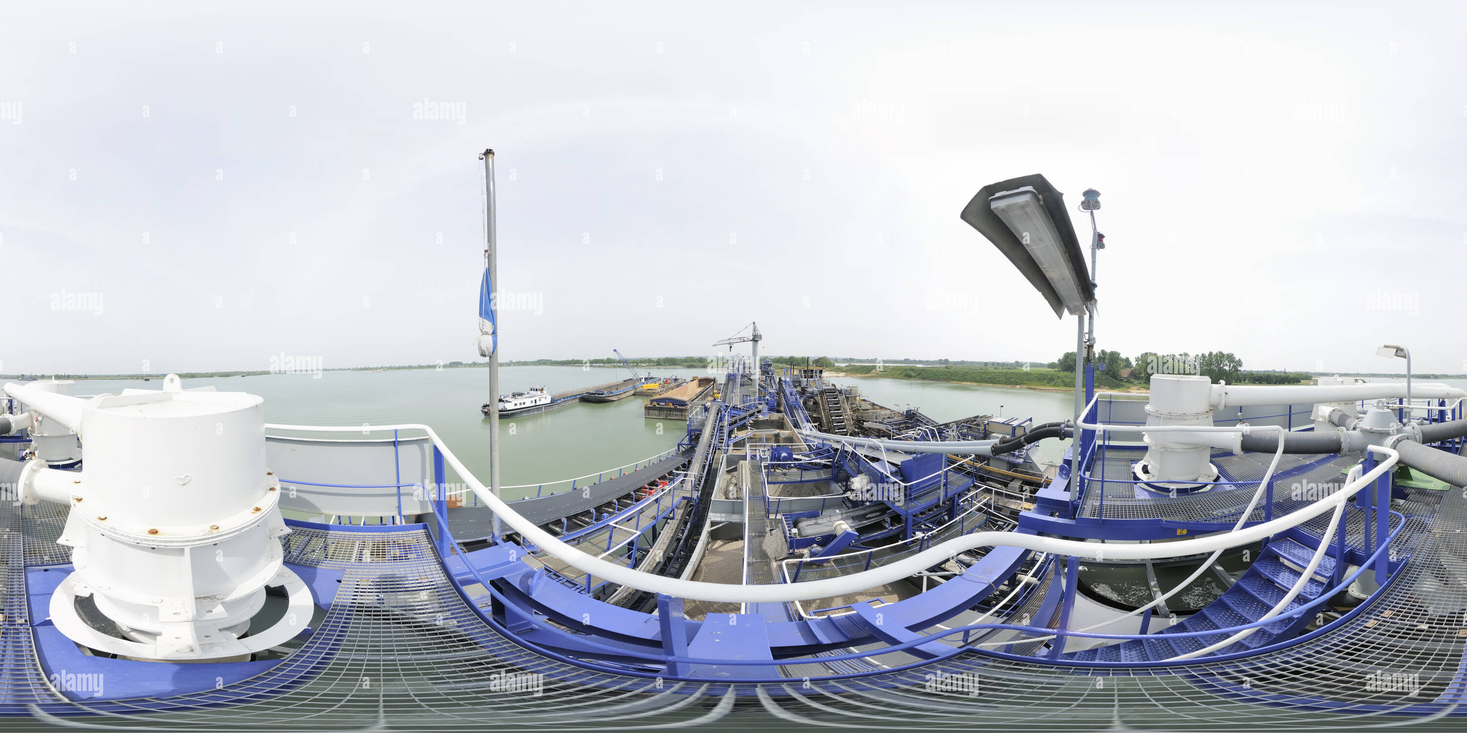 360° view of Swimming sand production plant - Alamy
