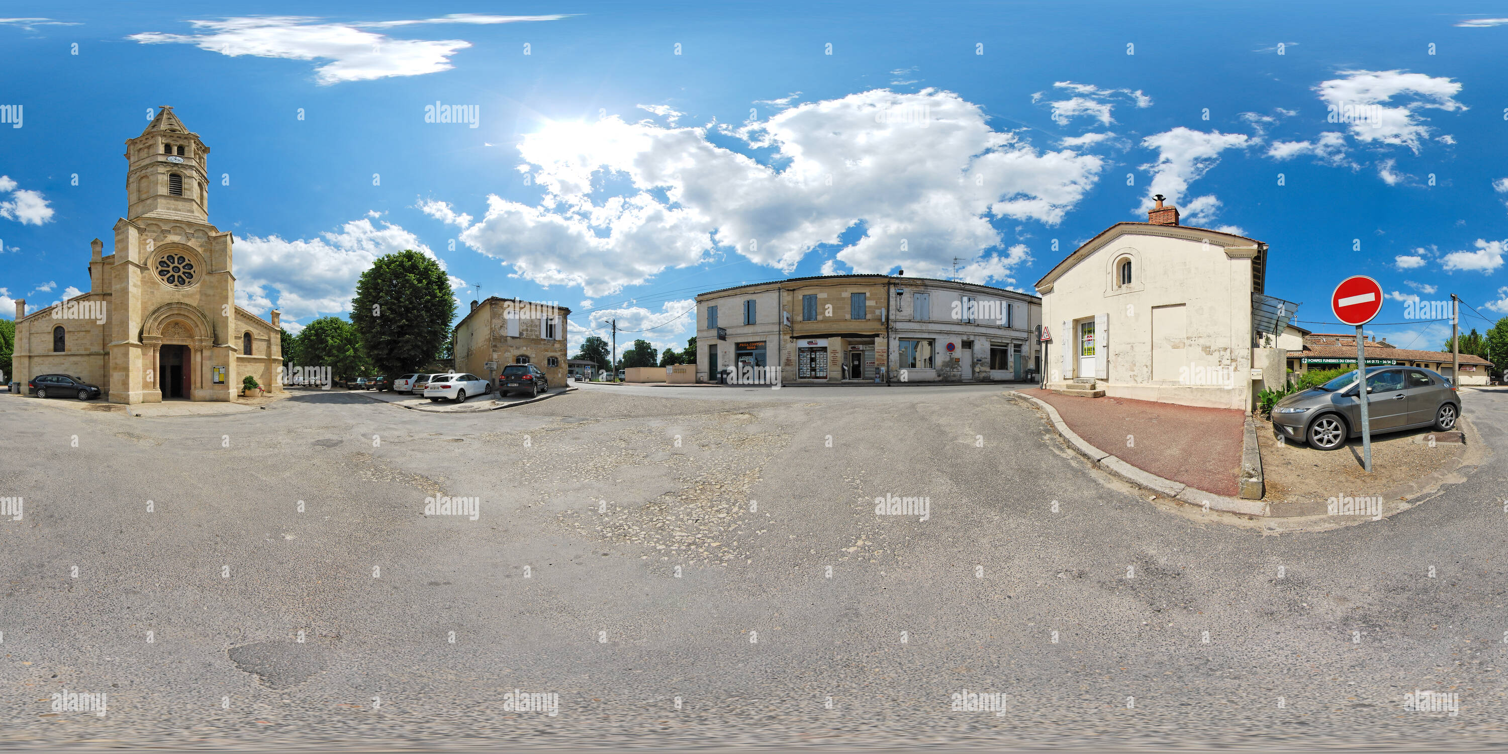 360° view of Eglise Saint-Martin de Léognan - France - Alamy
