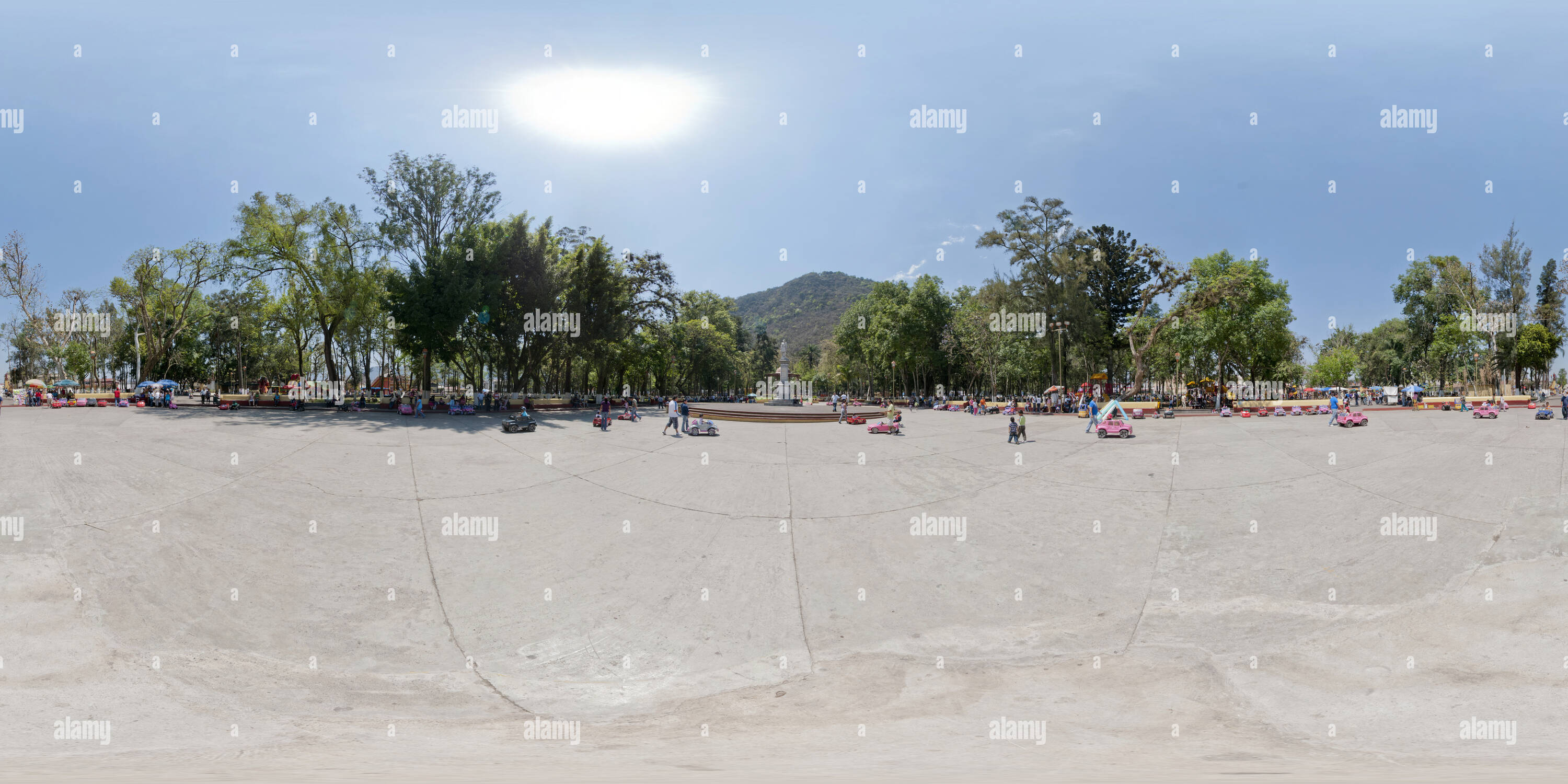 360° view of Children playing at the Alameda - Alamy