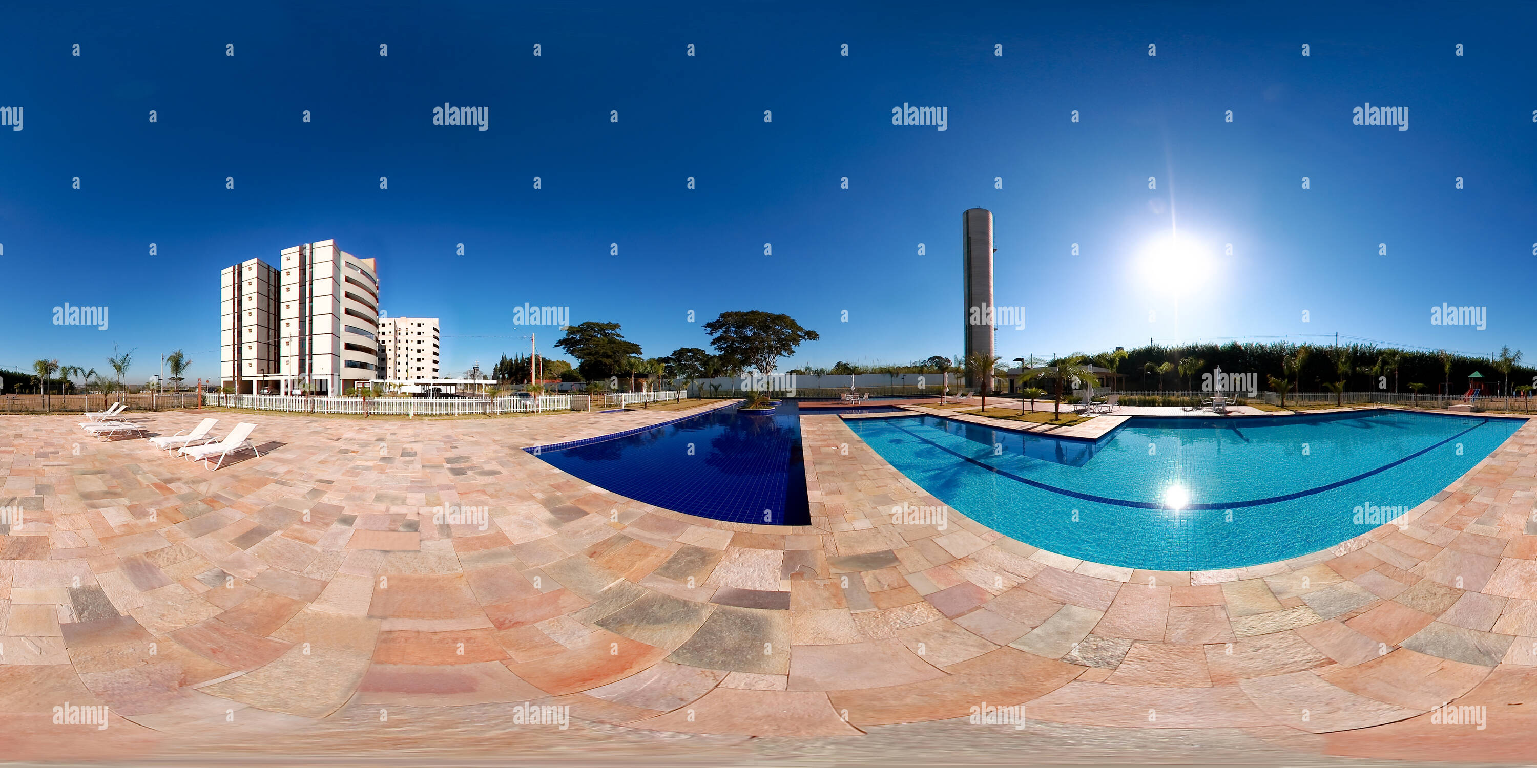 Piscina condominio hi-res stock photography and images - Alamy